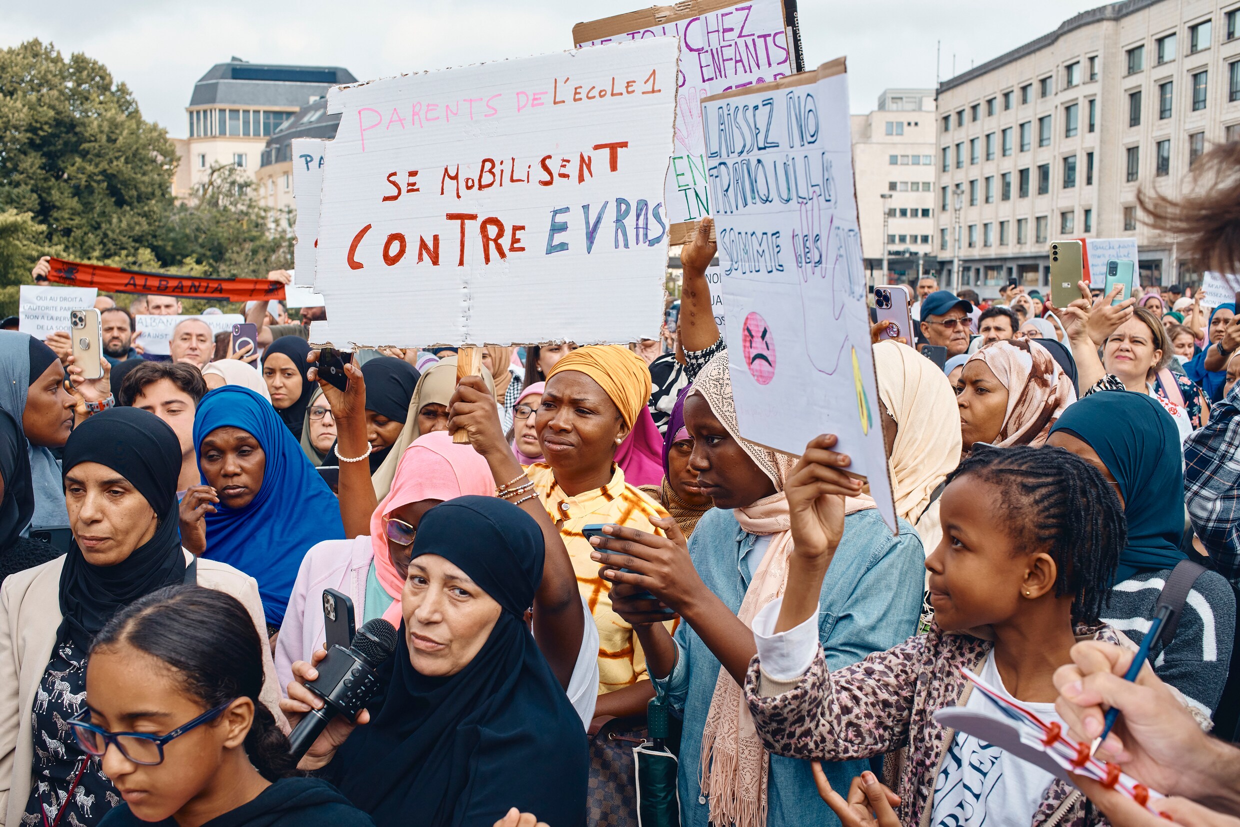 Ze zeggen aan kleuters dat geslachtsoperaties leuk zijn’: wie het Evras ...