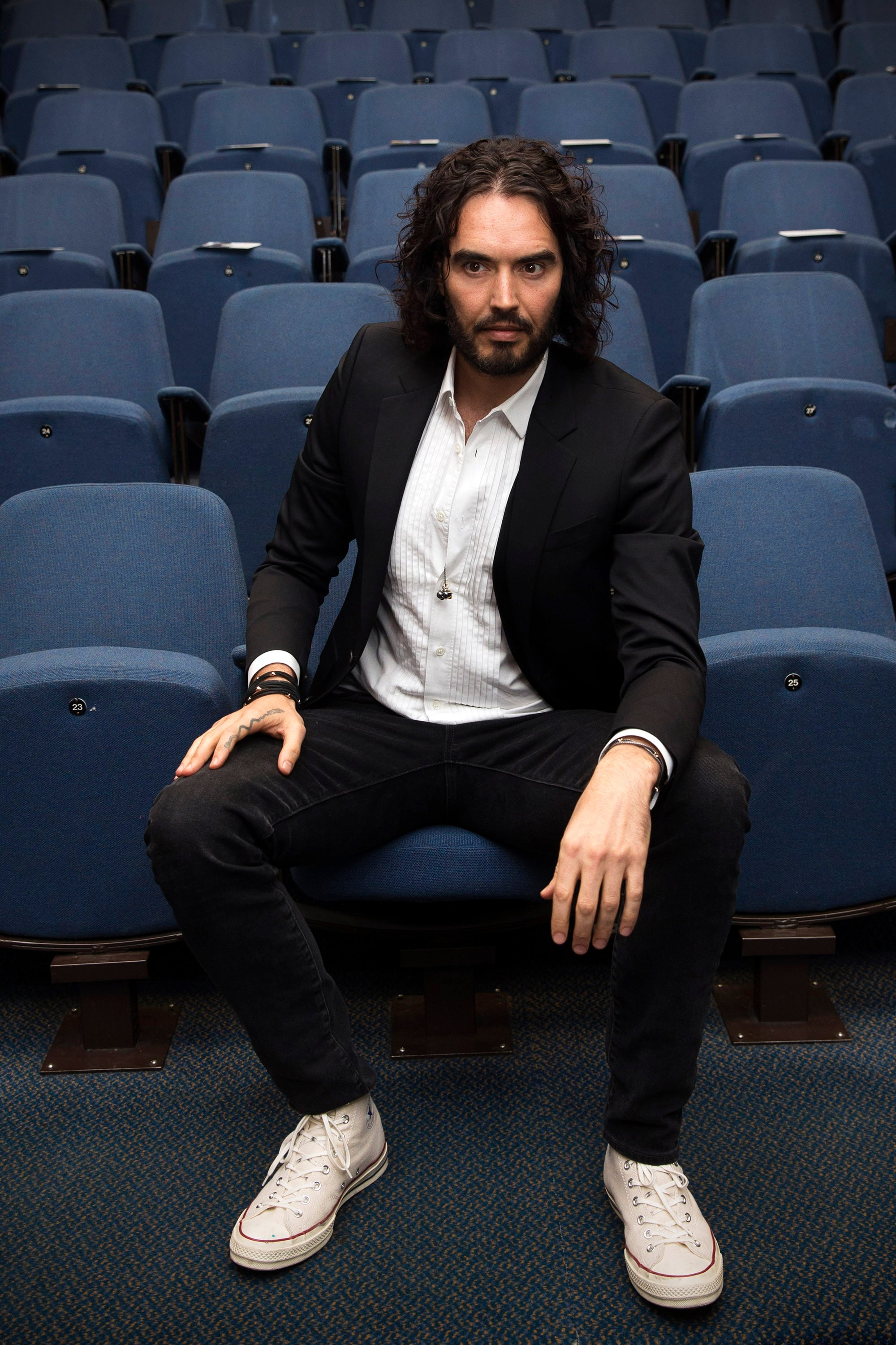 Wie is Russell Brand? | Humo: The Wild Site