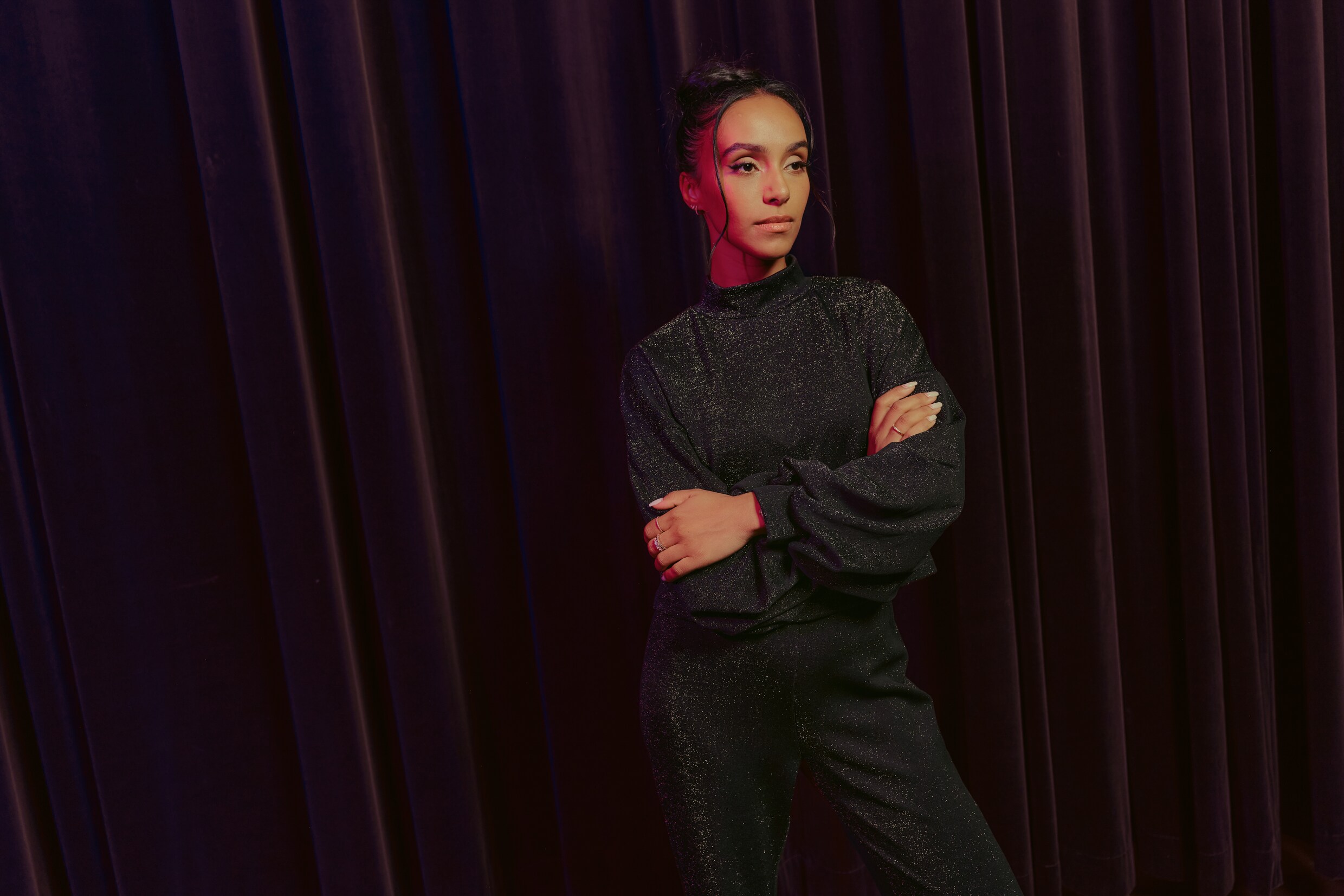 Presentatrice en actrice Nora Gharib: ‘Een leefloon stelt niks voor ...