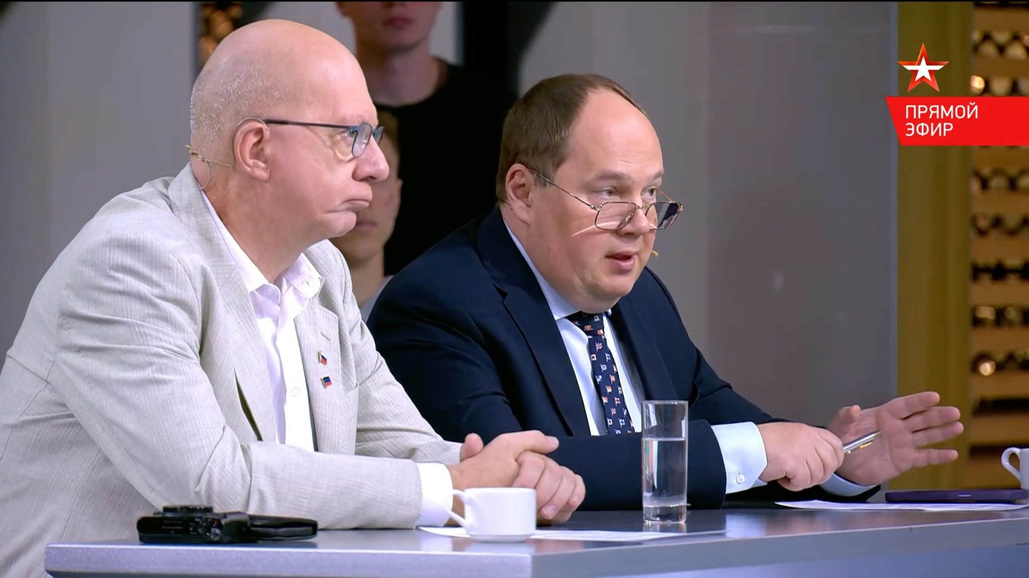 Een verleden als neonazi en strakke banden met het Kremlin: wie is ‘ex ...