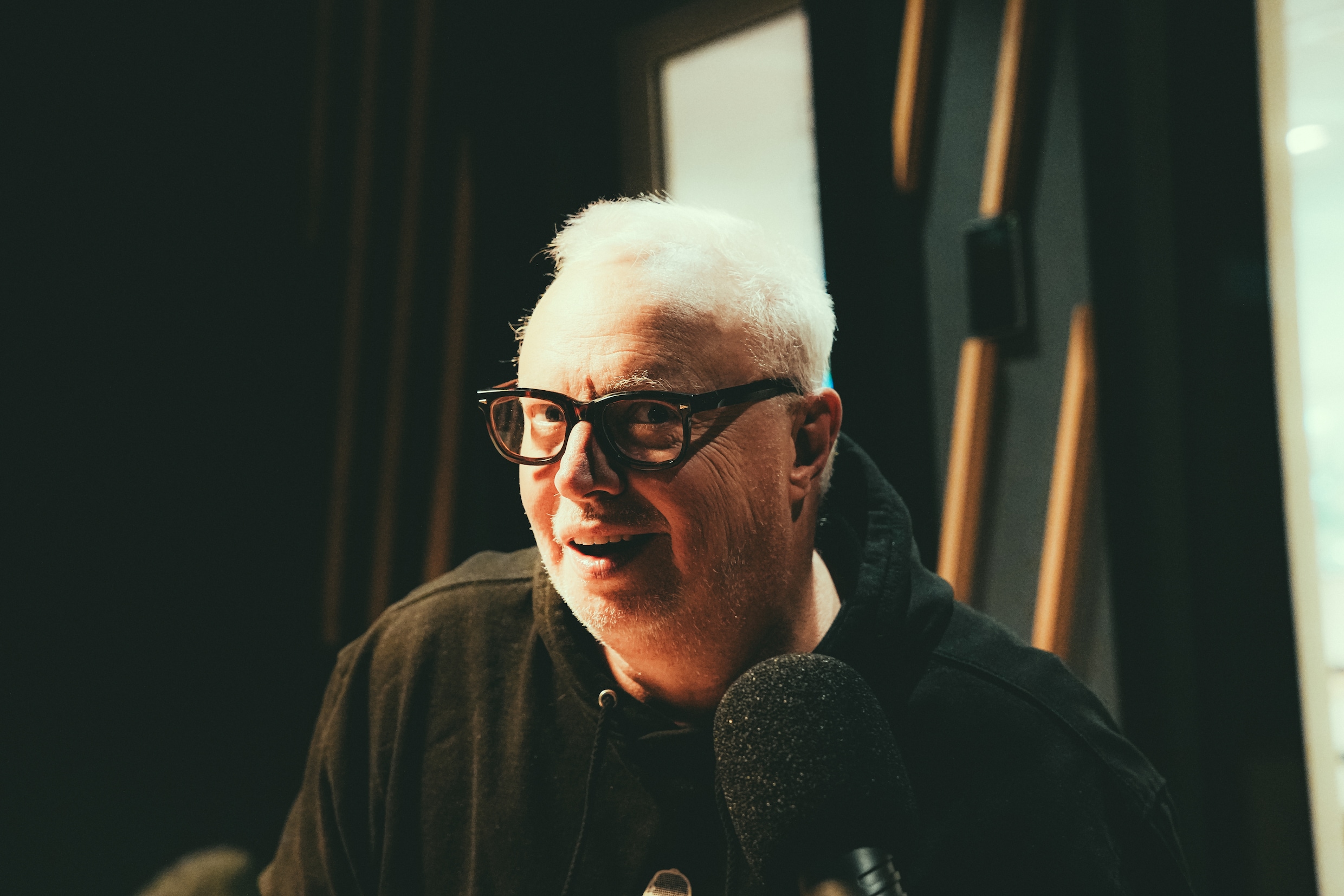 ‘Jullie gaan je nog omkleden voor de show, toch?’: luister nu naar ‘New ...