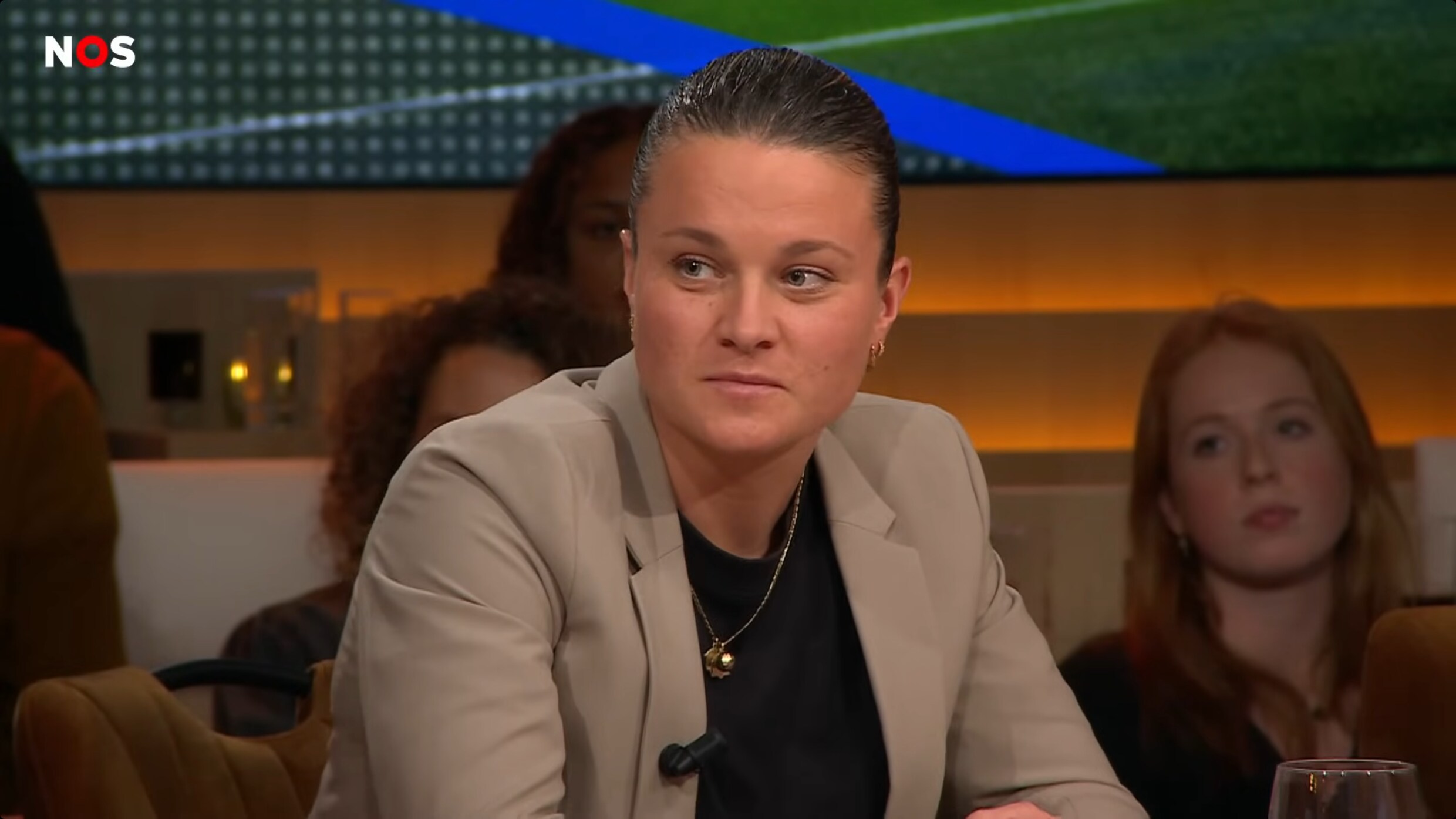 Jan Mulder: ‘Ik zou Monica Bellucci als coach van Bayern München ...