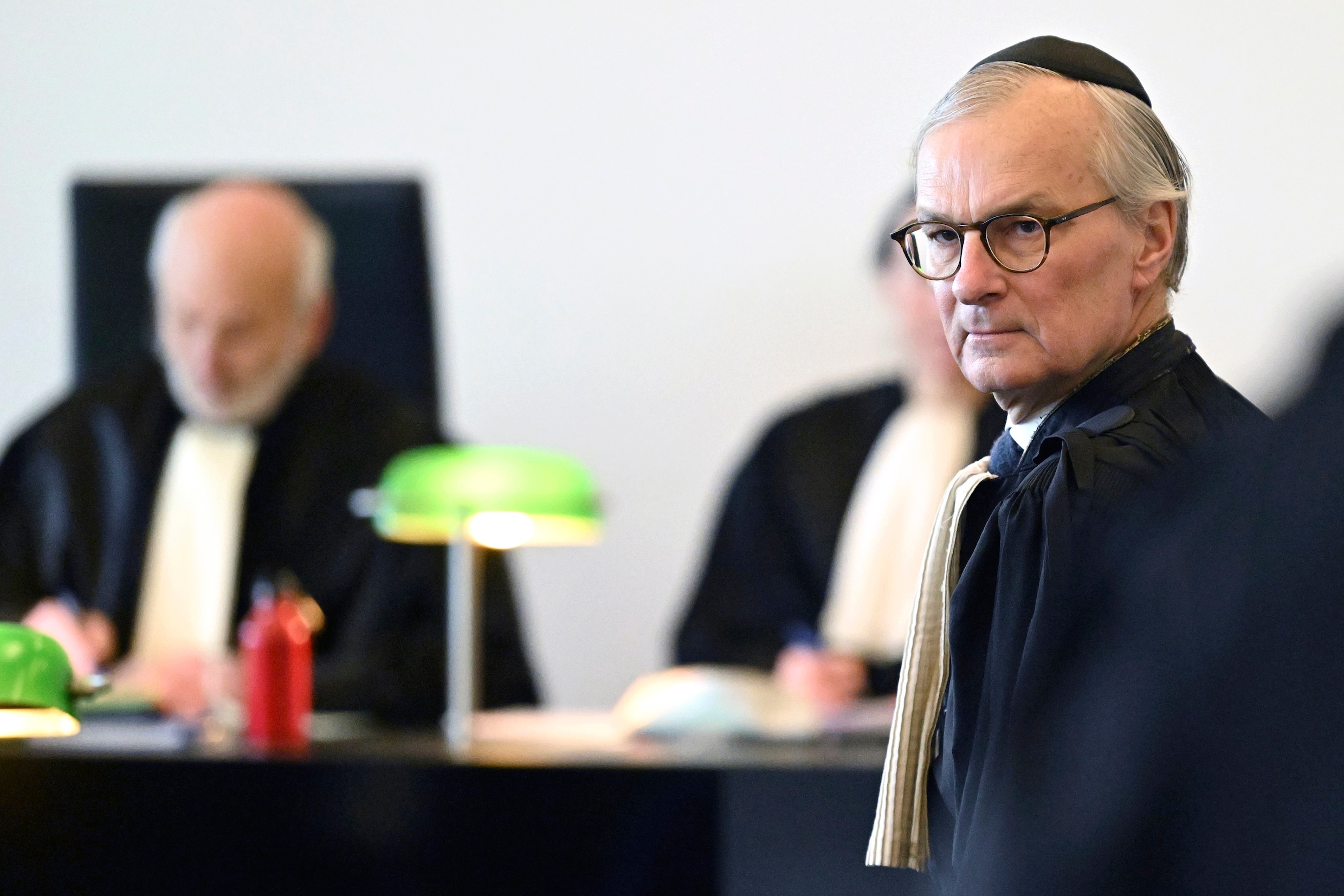 Ophef over het joods keppeltje van Hans Rieder, de advocaat van Dries ...