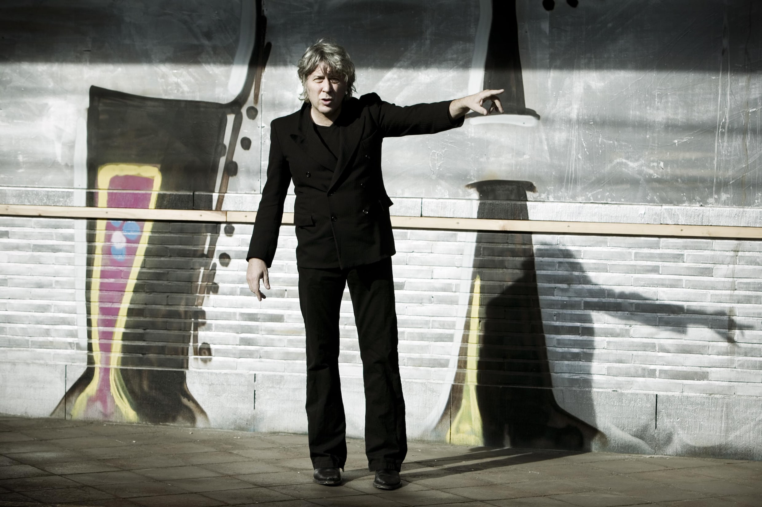 DJ 4T4 draait documentaire over Arno: ‘Ik moest tijdens de montage uren naar zijn kop kijken ...