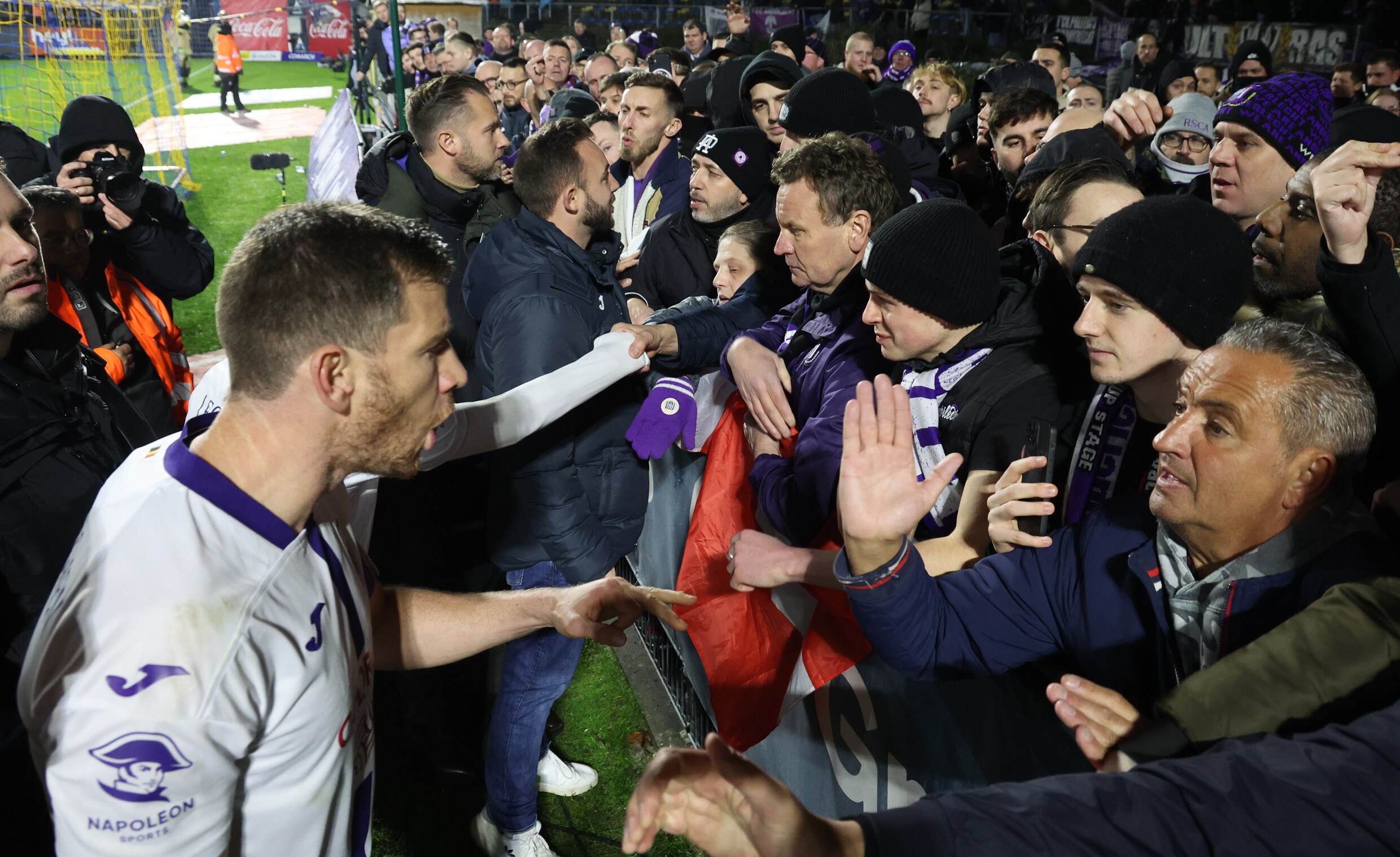 Jan Mulder: ‘Voetballers zijn met hun neiging tot vals spel een ...