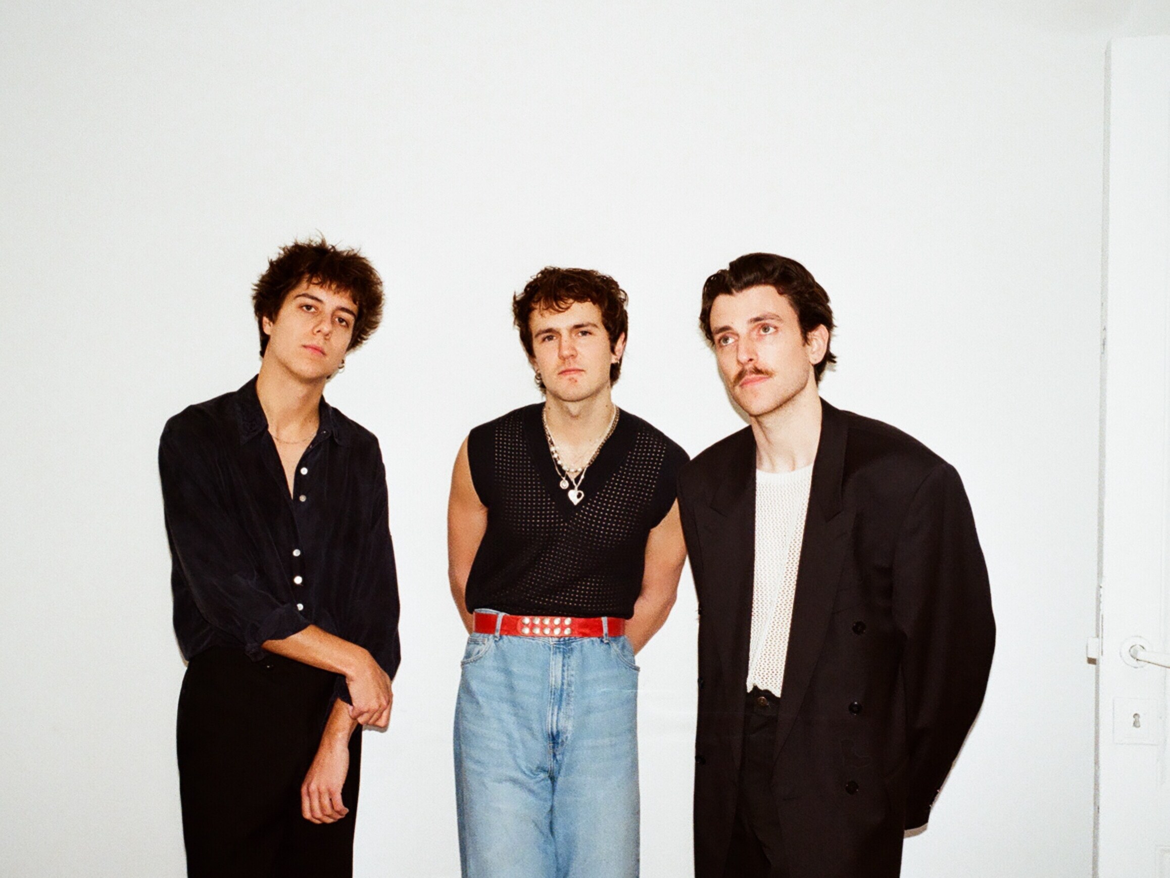 ‘Gebaseerd op een erotische droom van onze gitarist’: bekijk de nieuwe ...