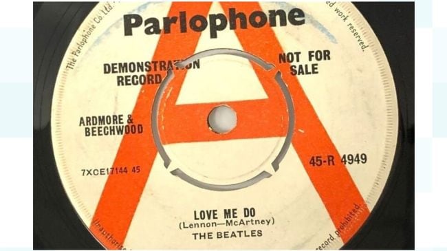 Oeps: Froukje heeft een spelfout op haar platenhoes staan (net als The ...