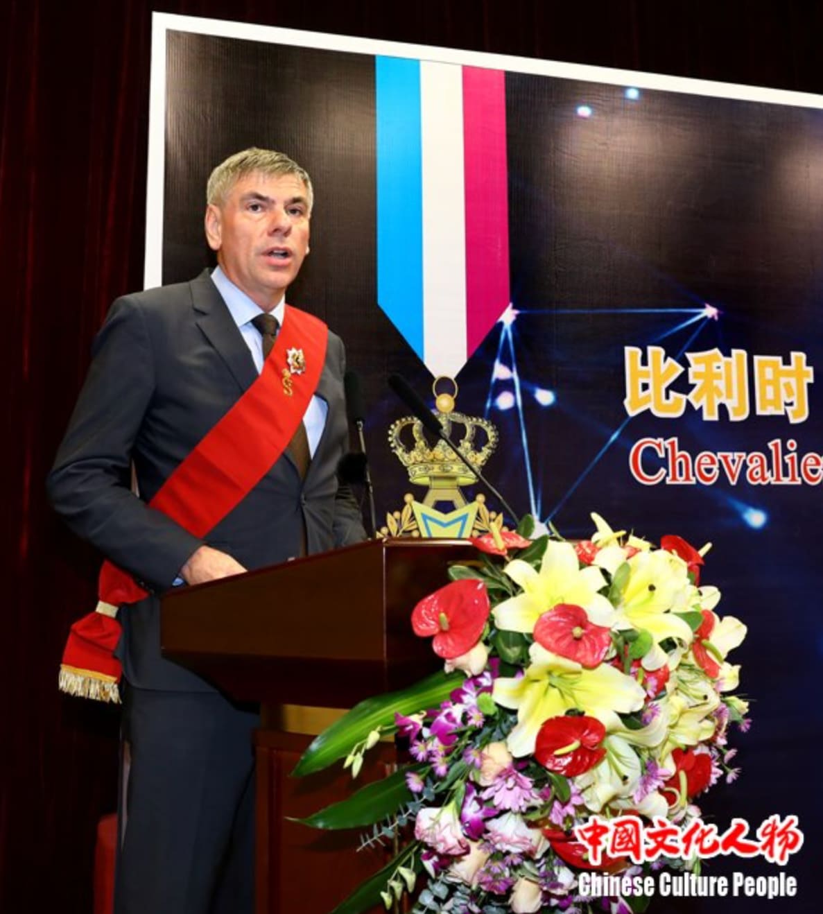 ‘Vergoed mijn lobbywerk maar naar jouw voldoening’, krabbelde hij snel ...