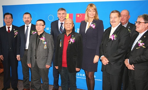 ‘Vergoed mijn lobbywerk maar naar jouw voldoening’, krabbelde hij snel ...