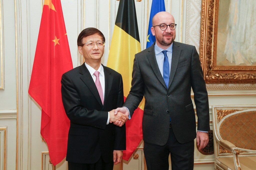 ‘Vergoed mijn lobbywerk maar naar jouw voldoening’, krabbelde hij snel ...