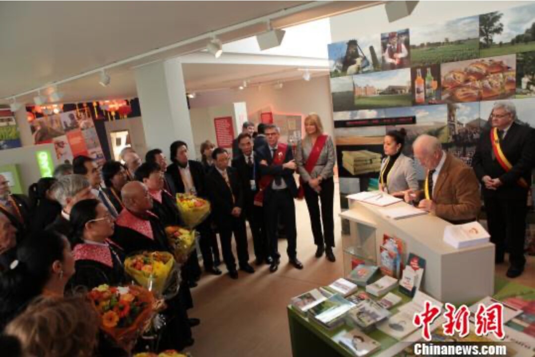‘Vergoed mijn lobbywerk maar naar jouw voldoening’, krabbelde hij snel ...