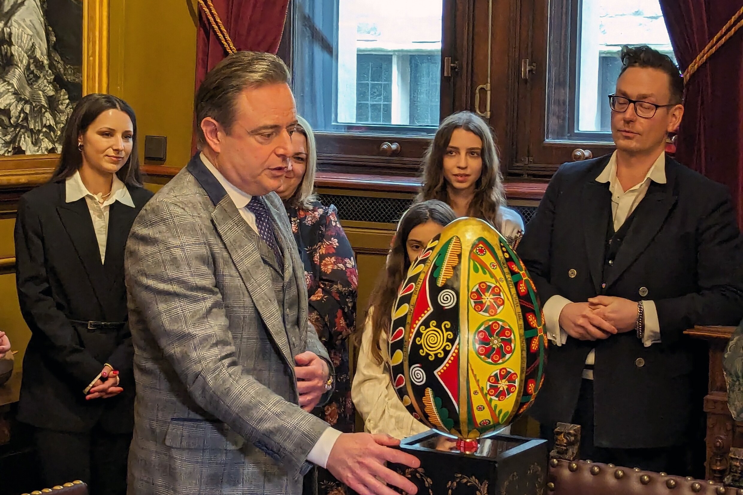 ‘Op welke geschiedenis wil Bart De Wever een stempel drukken?’ | Humo ...