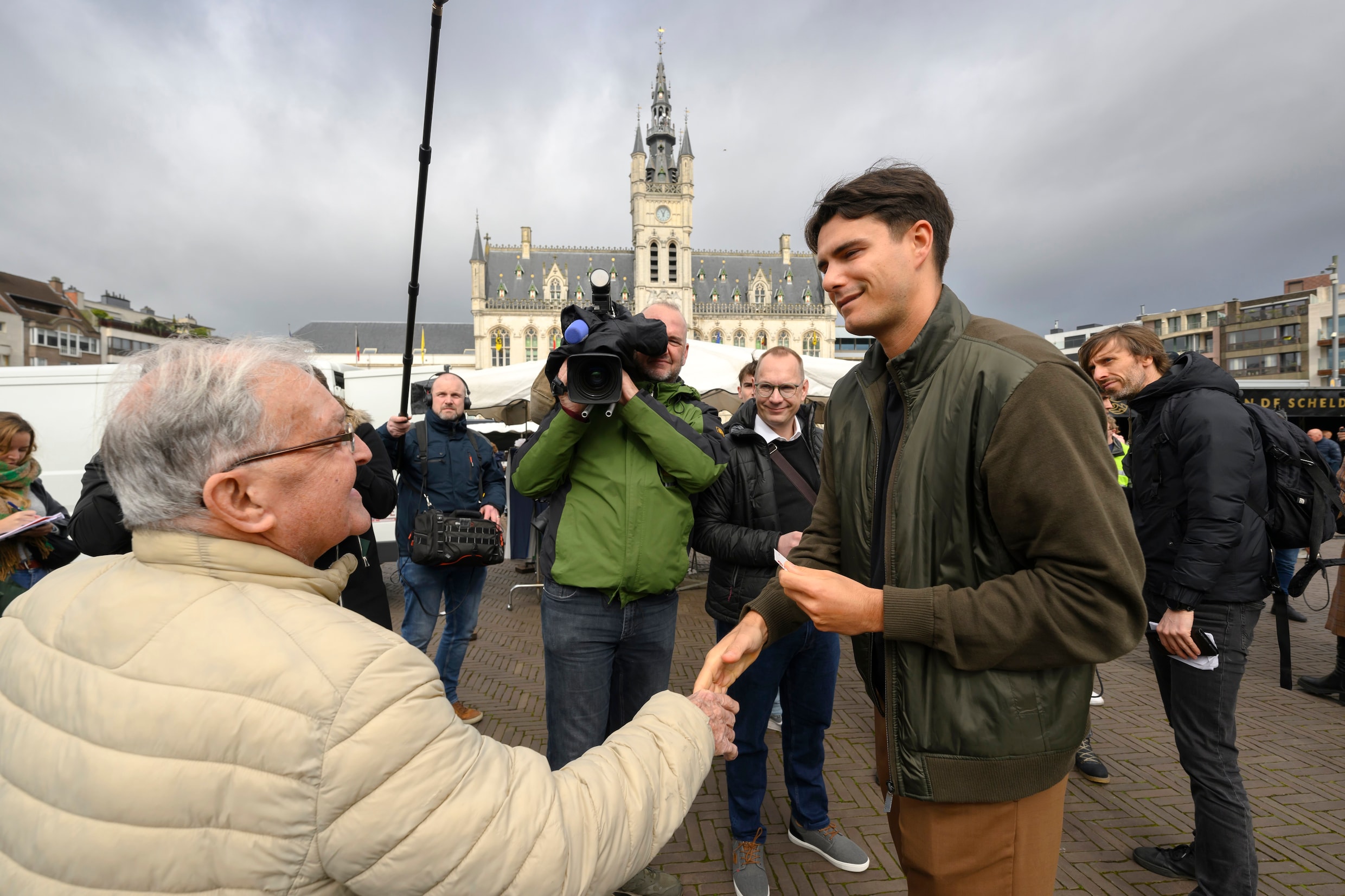 Van een bezoek aan Kazerne Dossin tot een neuscorrectie: hoe bracht ... Van een bezoek aan Kazerne Dossin tot een neuscorrectie: hoe bracht ...
