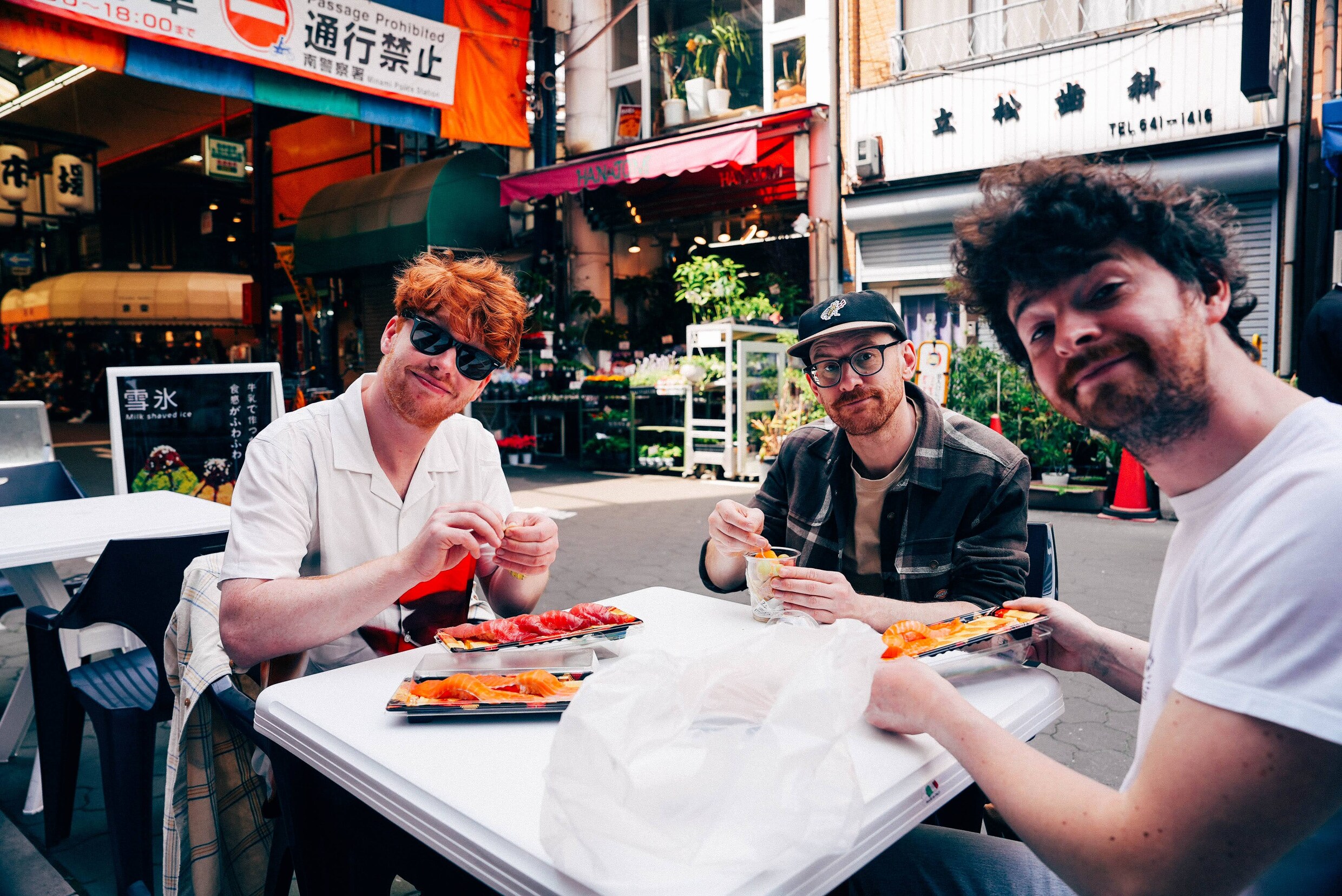 Equal Idiots swingen Japan uit: ‘Iedereen smijt er zich altijd volledig’ | Humo: The Wild Site