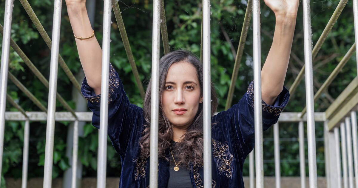 Faiza zat vast in Russische cel: ‘Licht ging nooit uit en er klonk ...