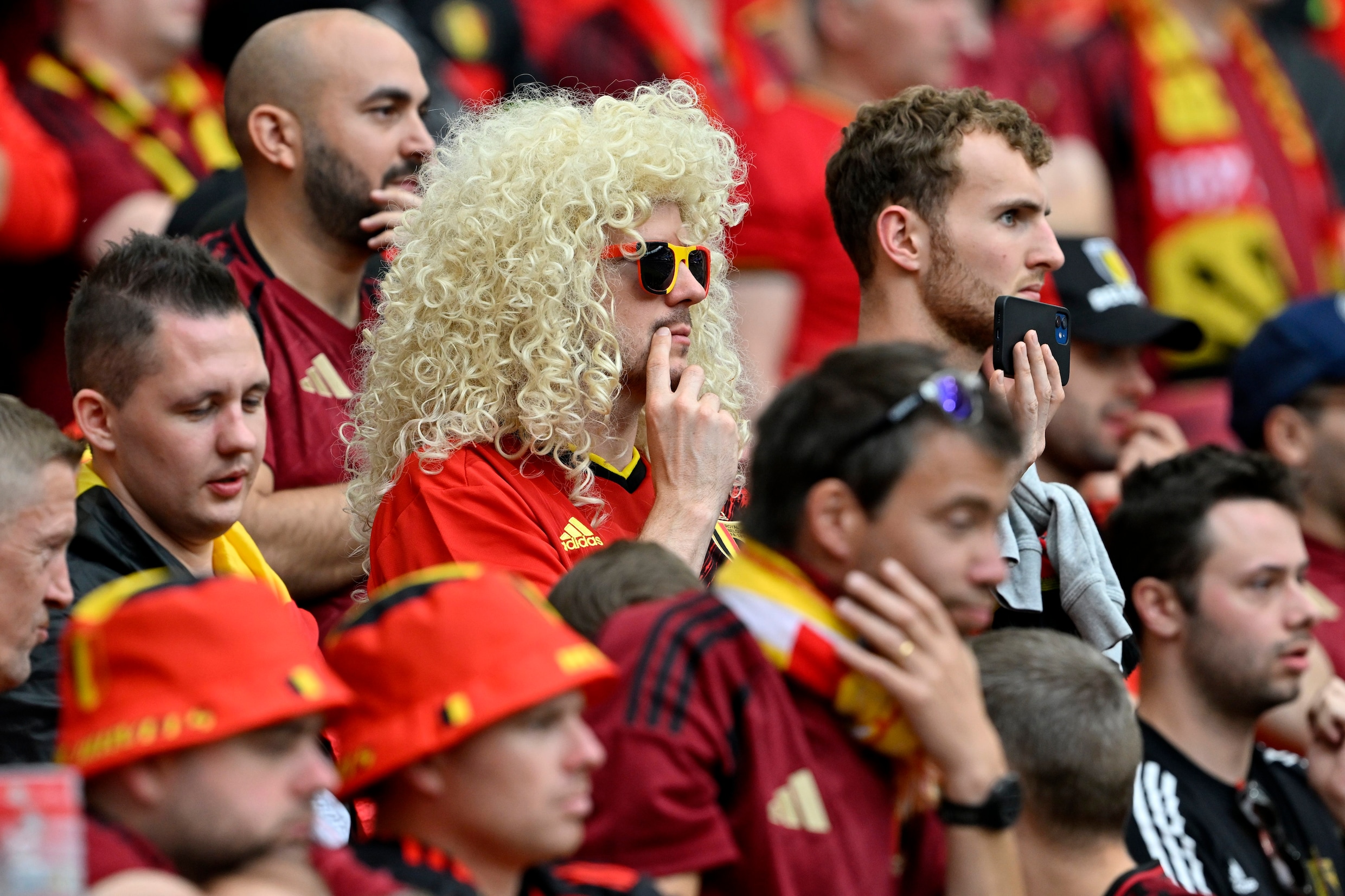 Wat moet je dit EK doen als je partner voetbalverslaafd is? ‘Botweg ...