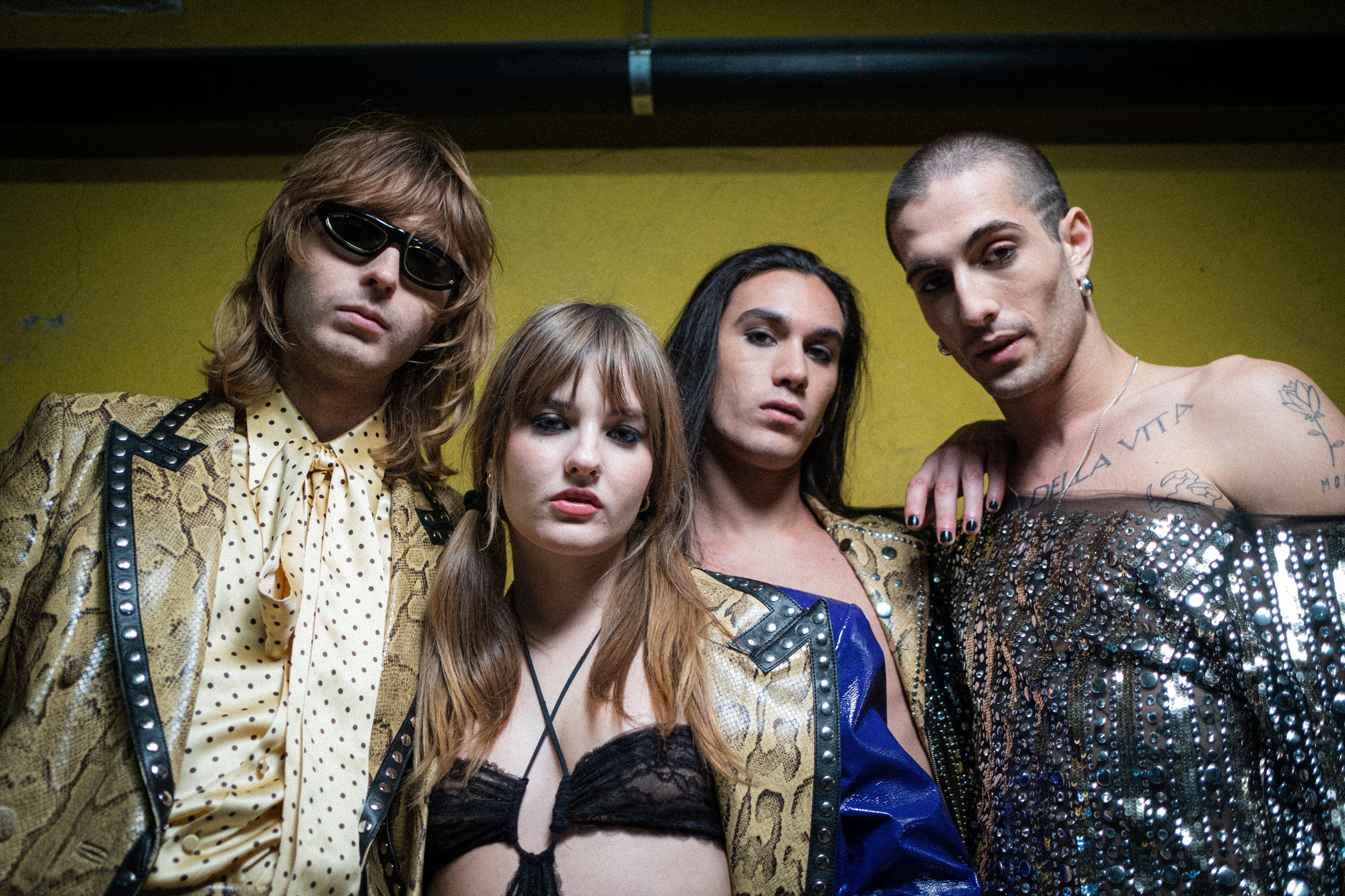 Victoria De Angelis van Måneskin zet de lange traditie van iconische, vrouwelijke bassisten ...