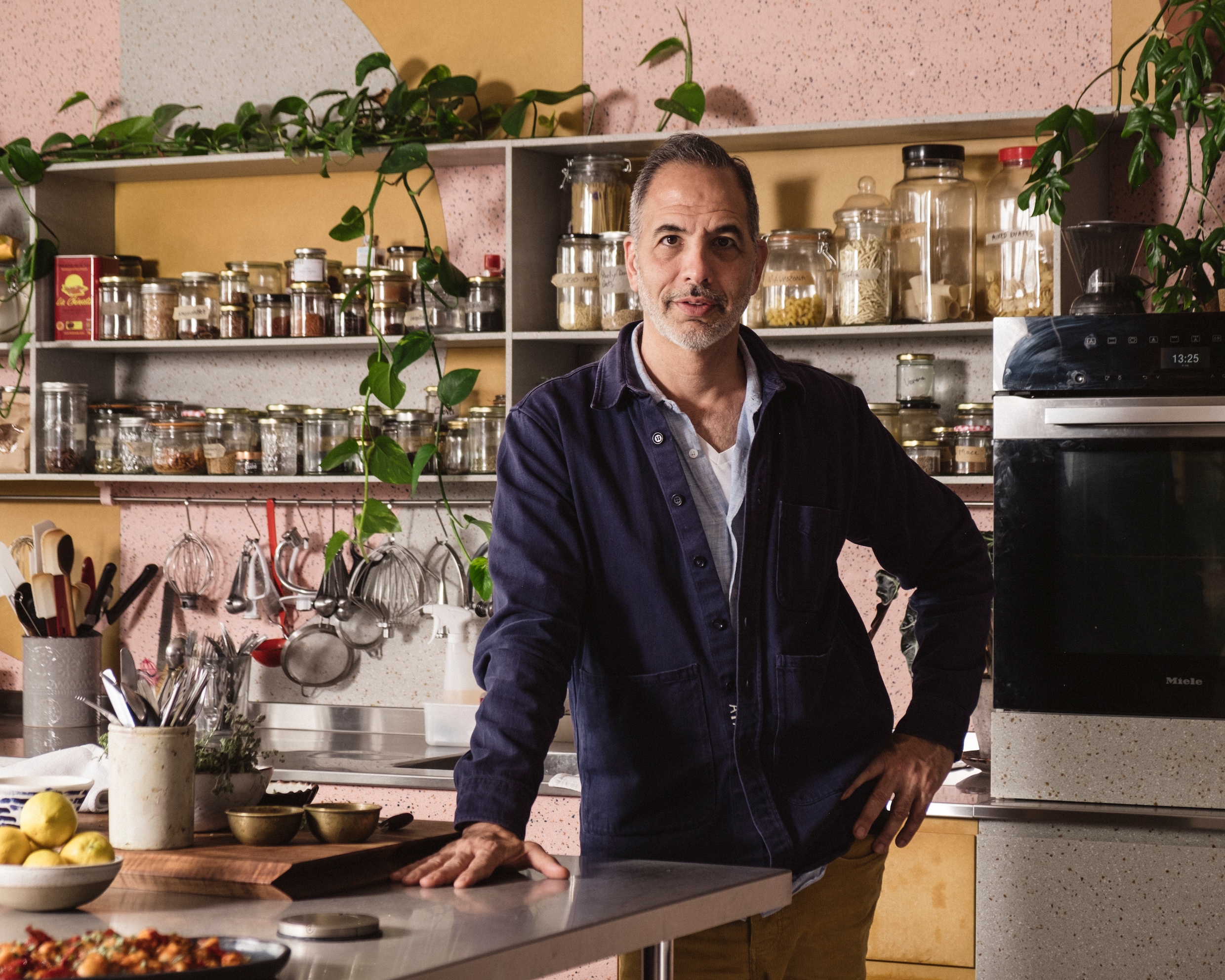 Yotam Ottolenghi maakte kookboek vol comfortfood: ‘We wilden graag een ...