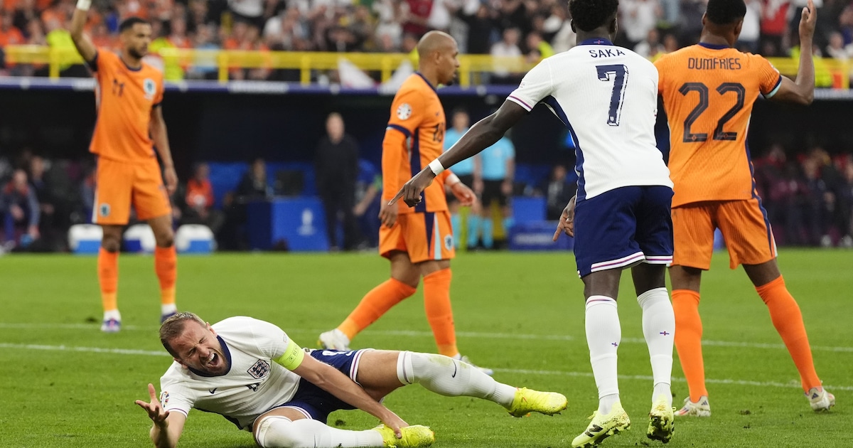 ‘Wat een schijtploeg is dat!’ De penaltyfout van Denzel Dumfries op ...