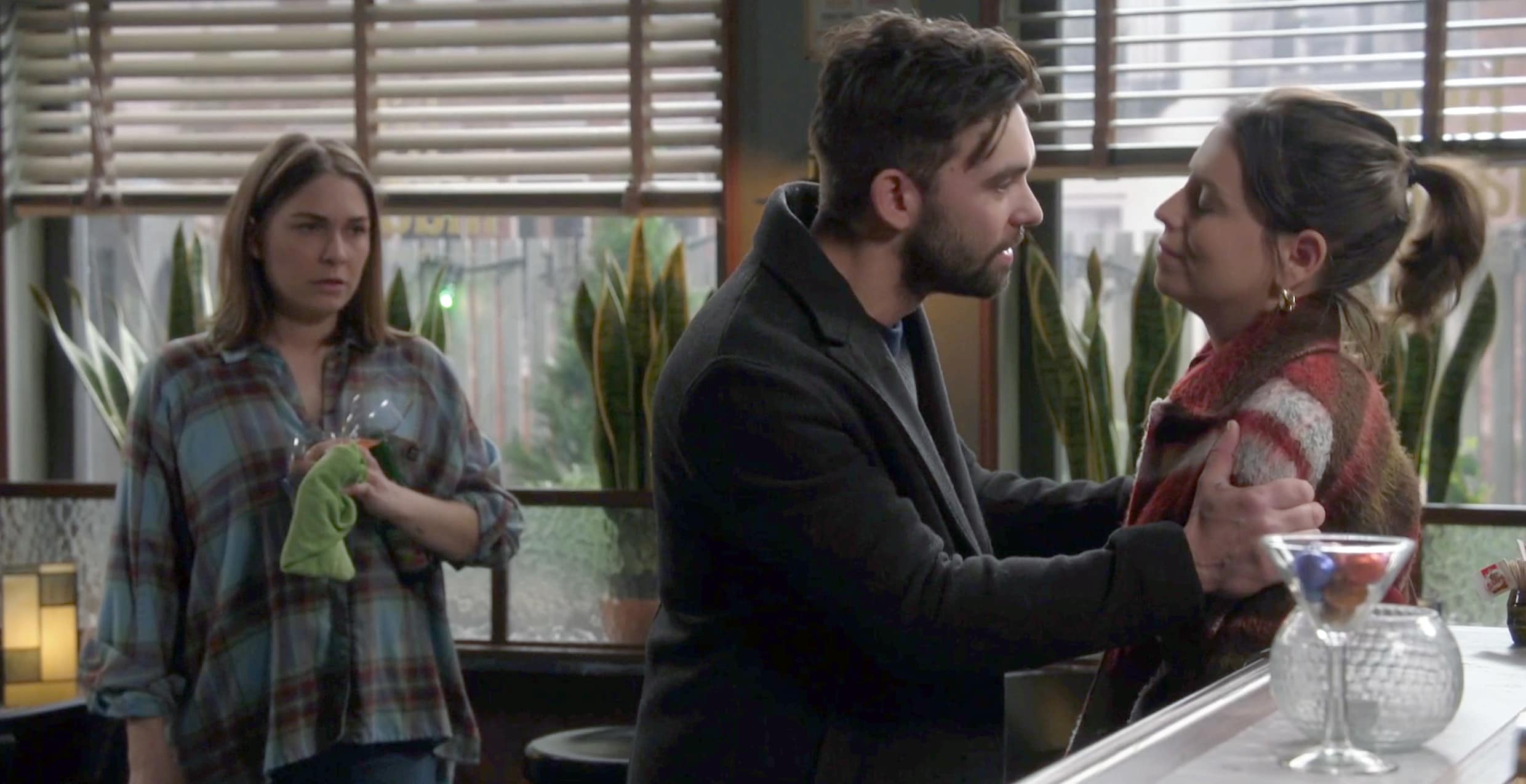 Lynn Van den Broeck stopt in ‘Thuis’: ‘Mathias moedigt me aan om eens ...