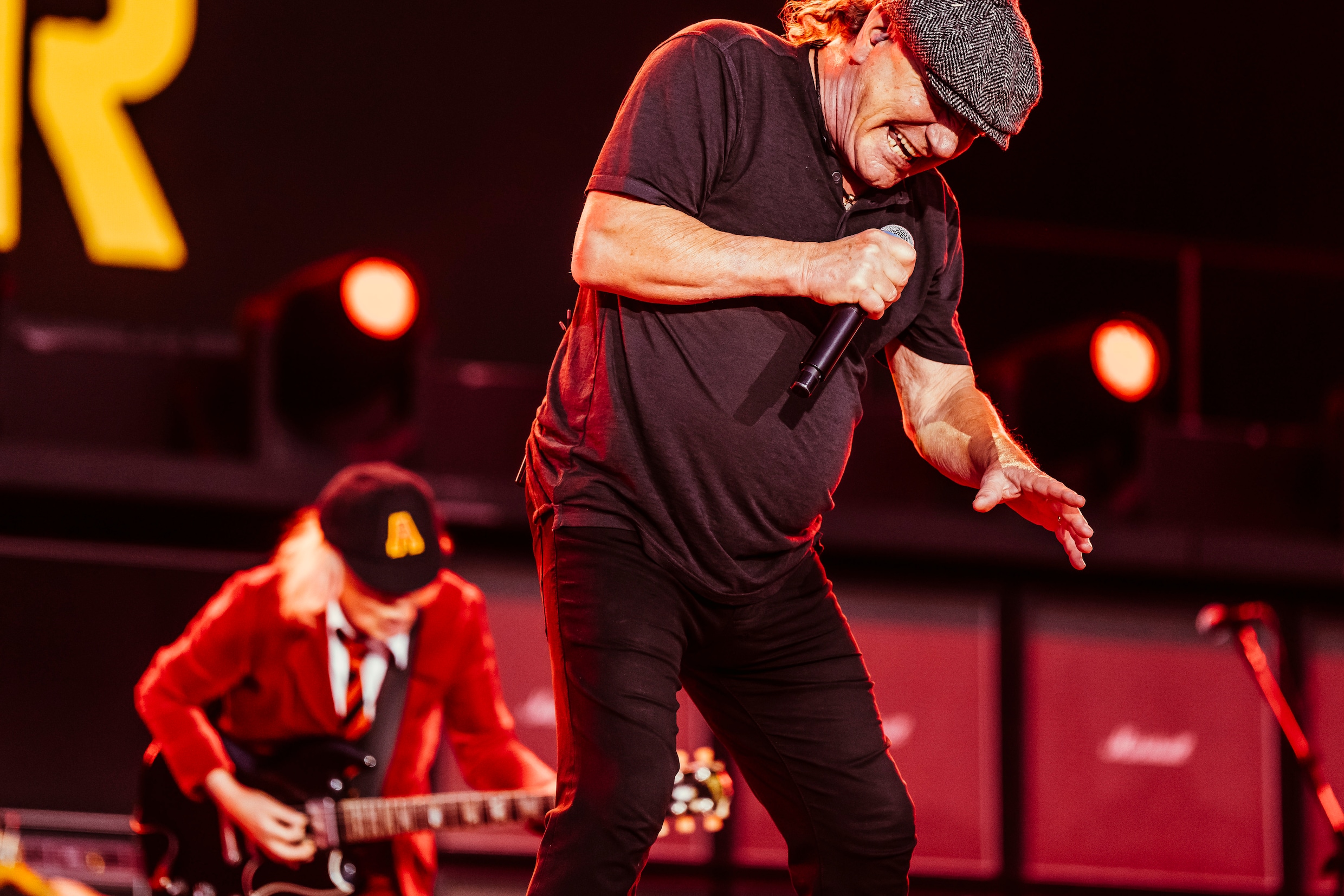 Recensie AC/DC in Dessel: tomeloze energie en een jukebox aan hits ...