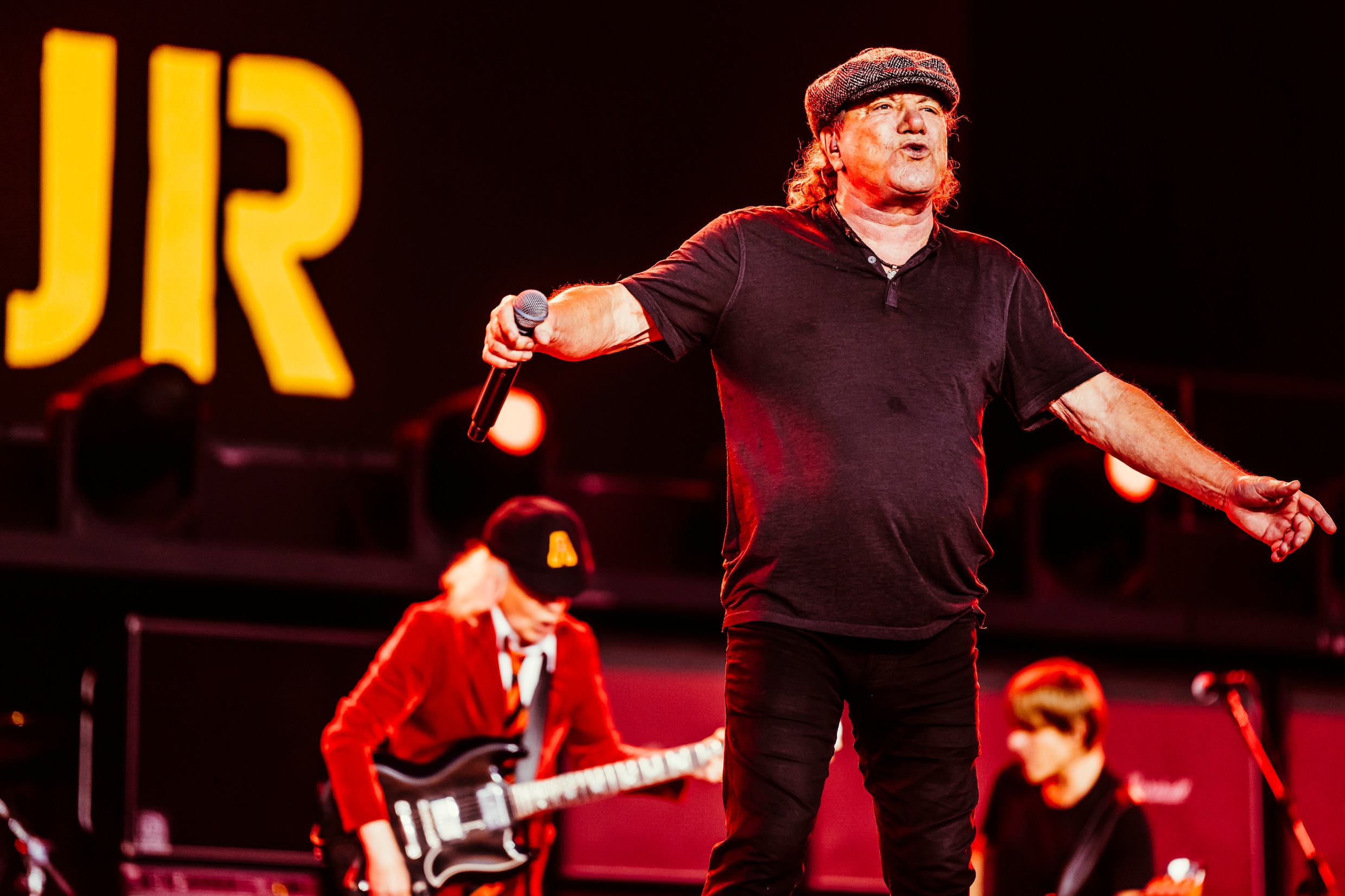 Recensie AC/DC in Dessel: tomeloze energie en een jukebox aan hits ...