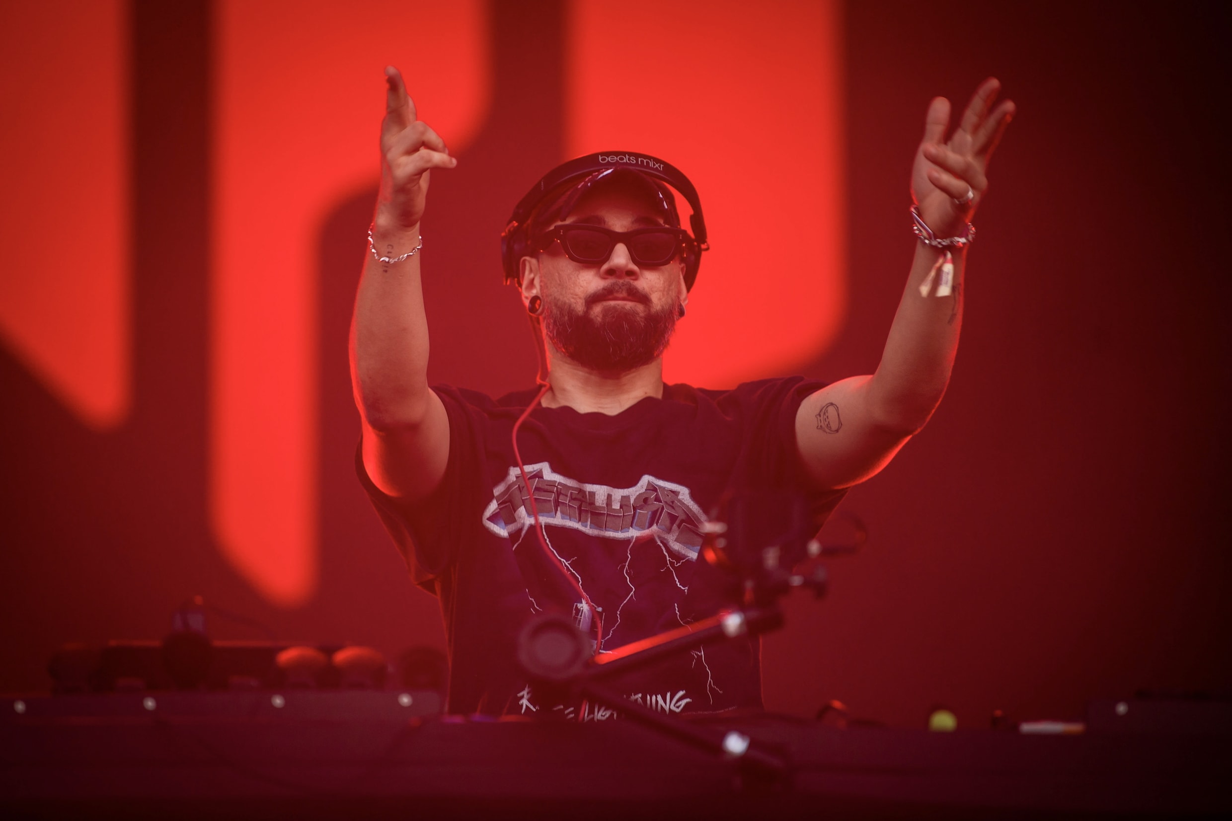 Skrillex liet op Pukkelpop zijn beats met agressieproblemen ons 75 ...