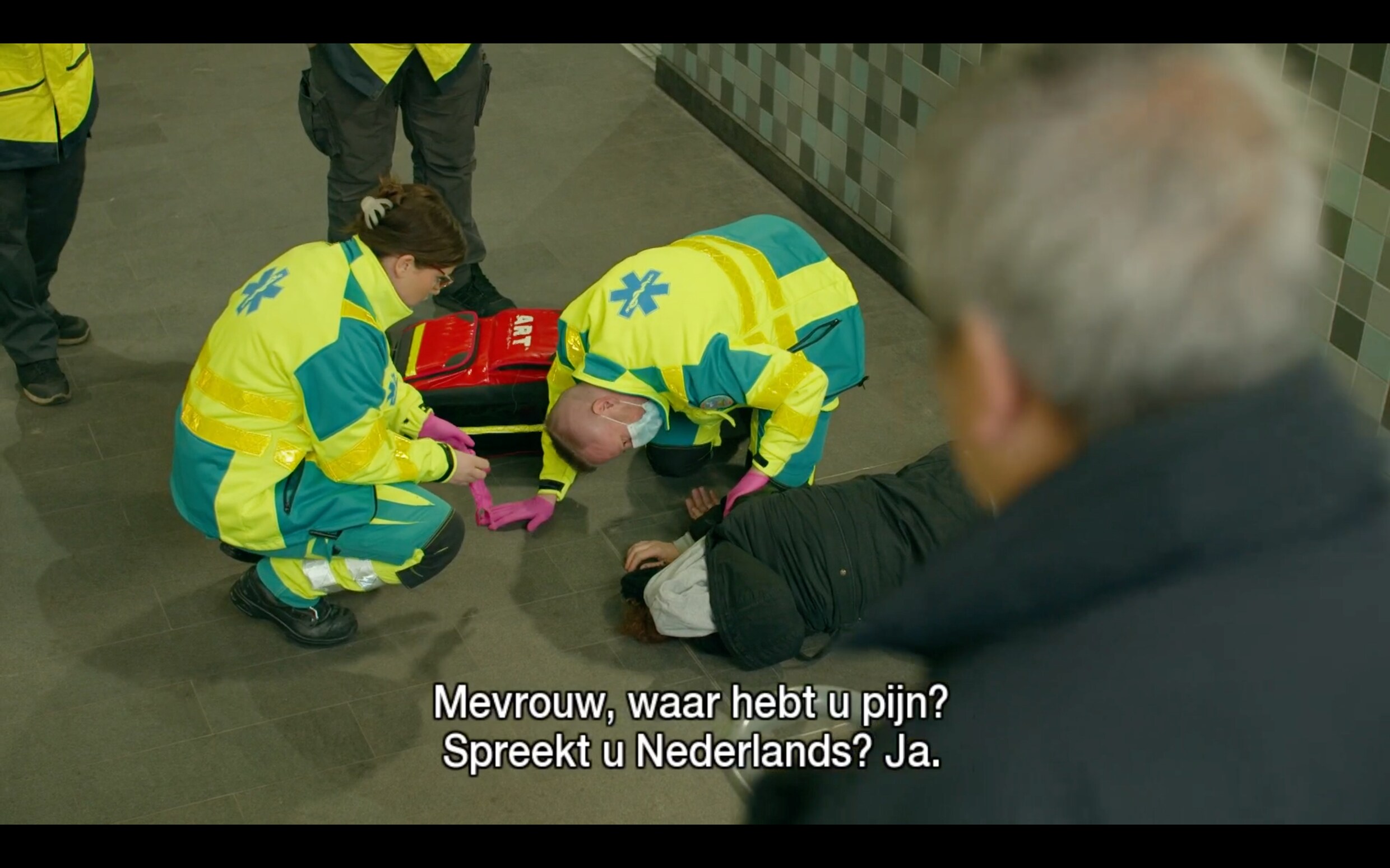 Er zit veel ellende in ‘112 Hulp is onderweg’, maar toch kun je er een ...