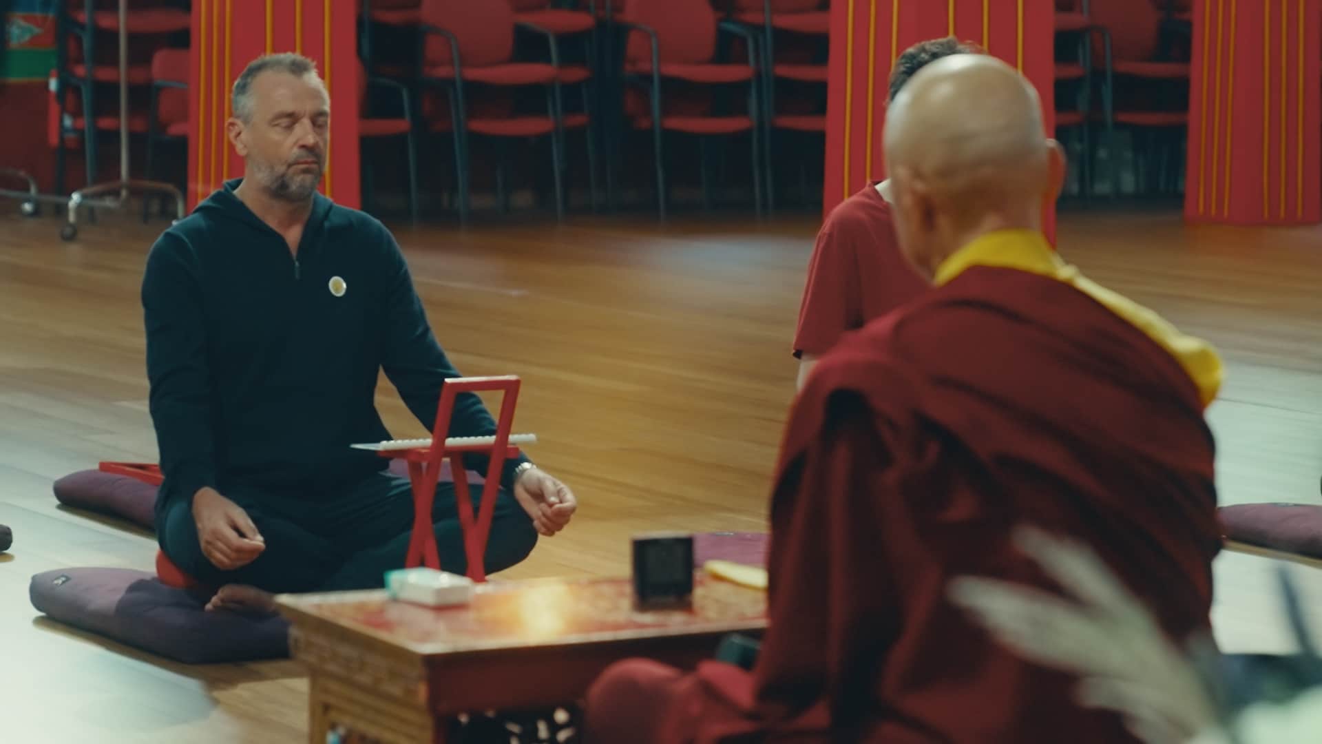 Tom Hannes: ‘Consumeren is een religieus dogma geworden. We zijn bang ...