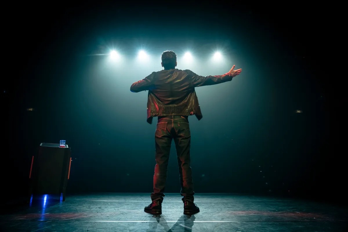 Recensie ‘Farce Majeure’ van Michael Van Peel: bevlogen tirade | Humo ...