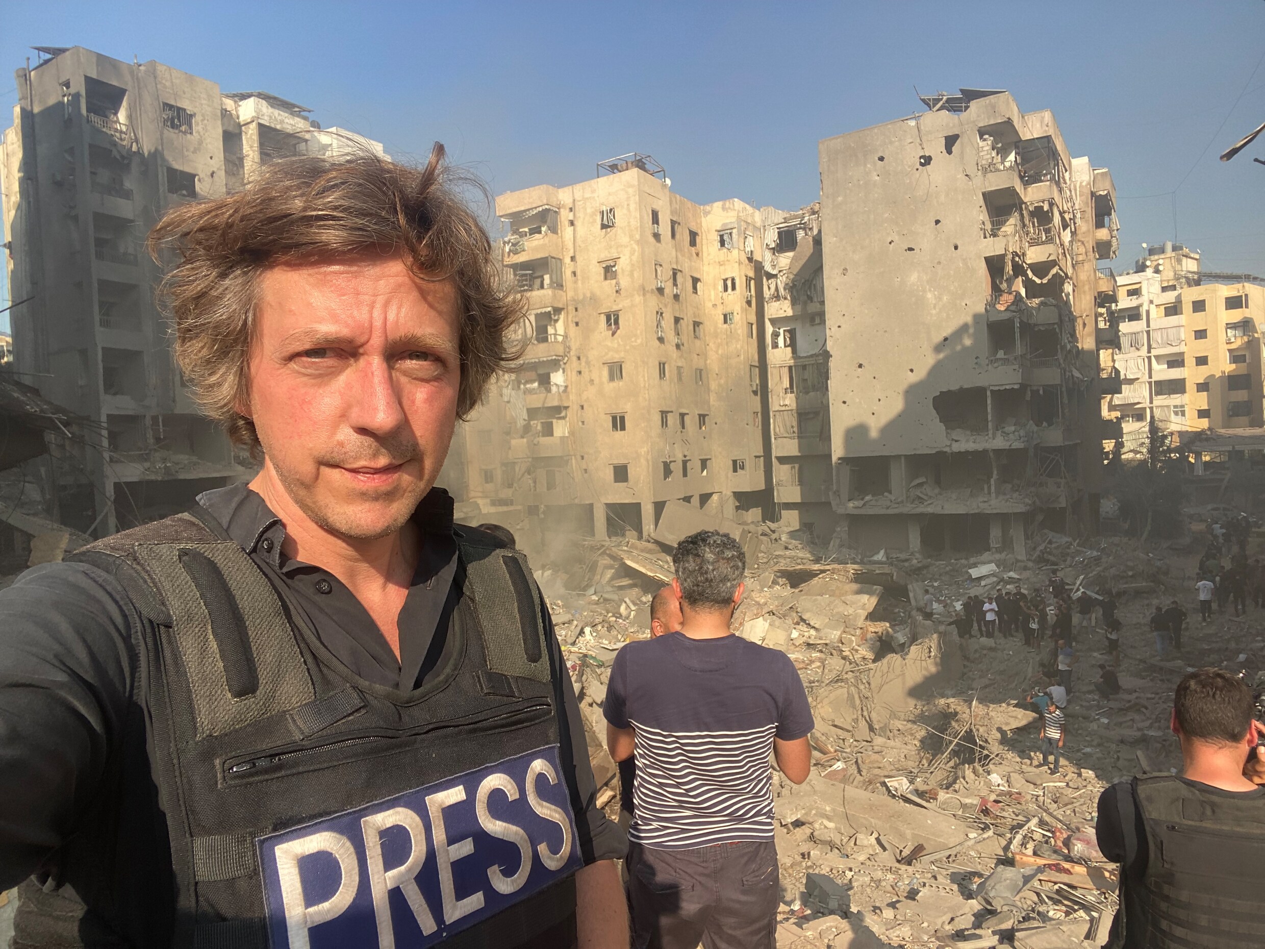 VTM Nieuws-journalist Robin Ramaekers raakt gewond in Beiroet, enkele ...