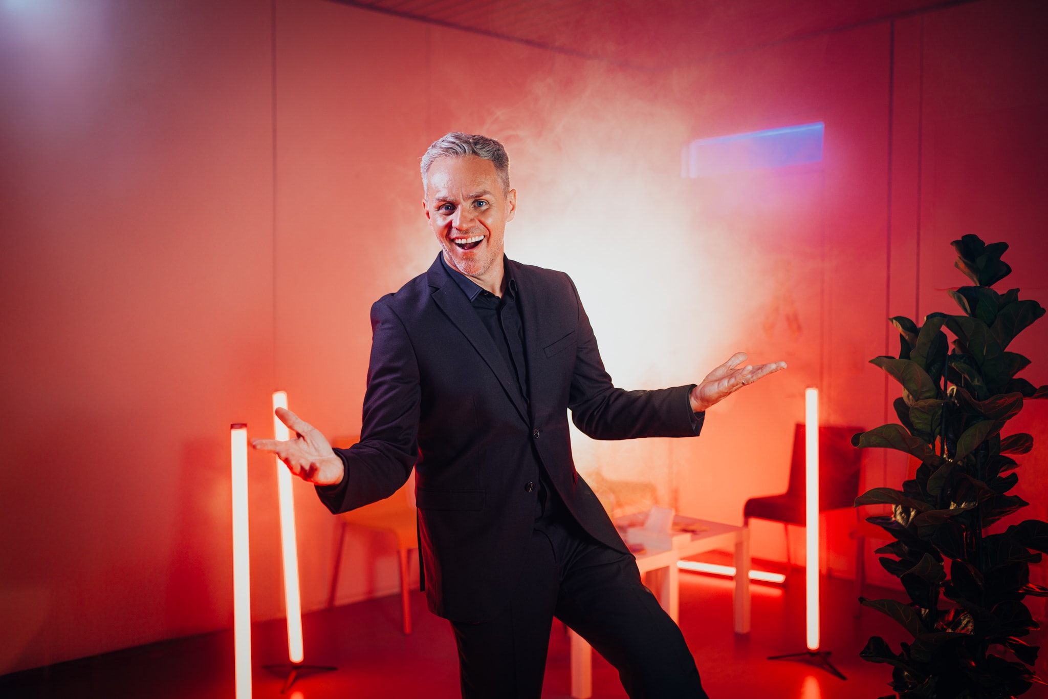 Hij ontfutselde naaktbeelden van Stan Van Samang, Sean Dhont en Peter Van de Veire, woensdag ...