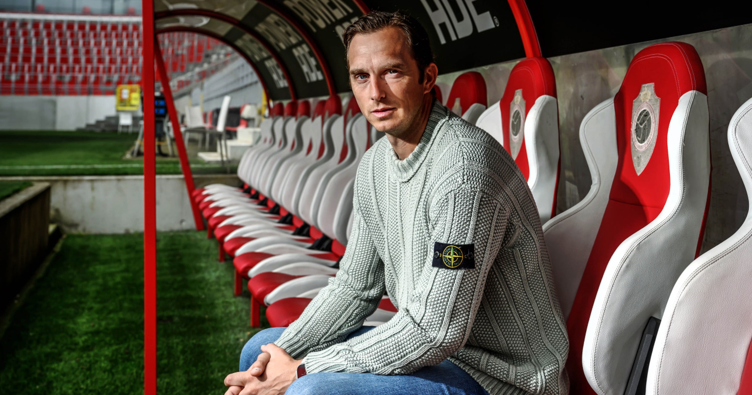 ‘Hij begroette me door in mijn borsten te knijpen en daar ...