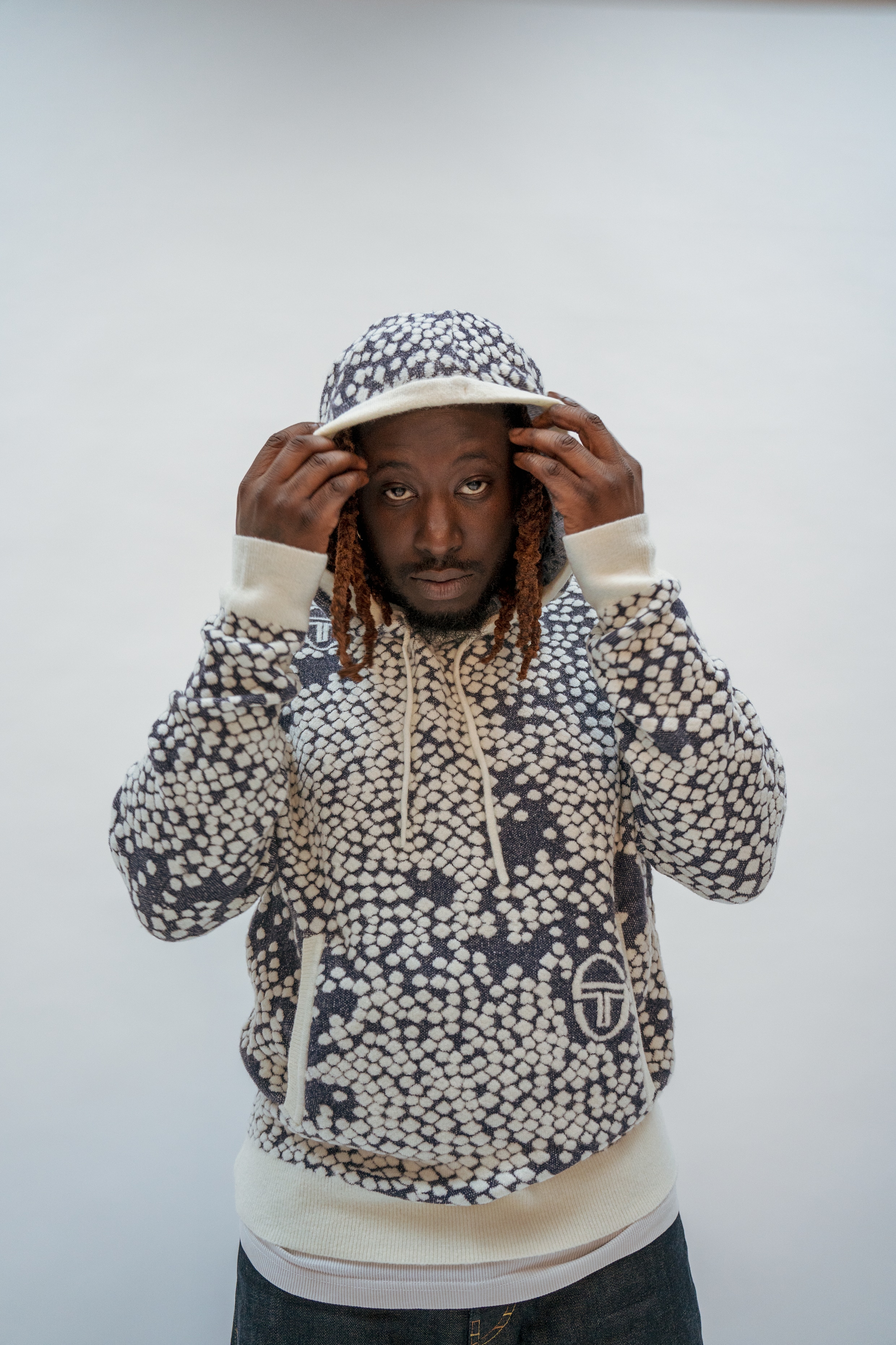 Darrell Cole, de Antwerpse rapper die rondhangt met Idris Elba en ...