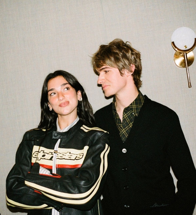 Bij ons moet hij zijn eerste optreden nog geven, maar Pierre De Maere is wel een superster in ...