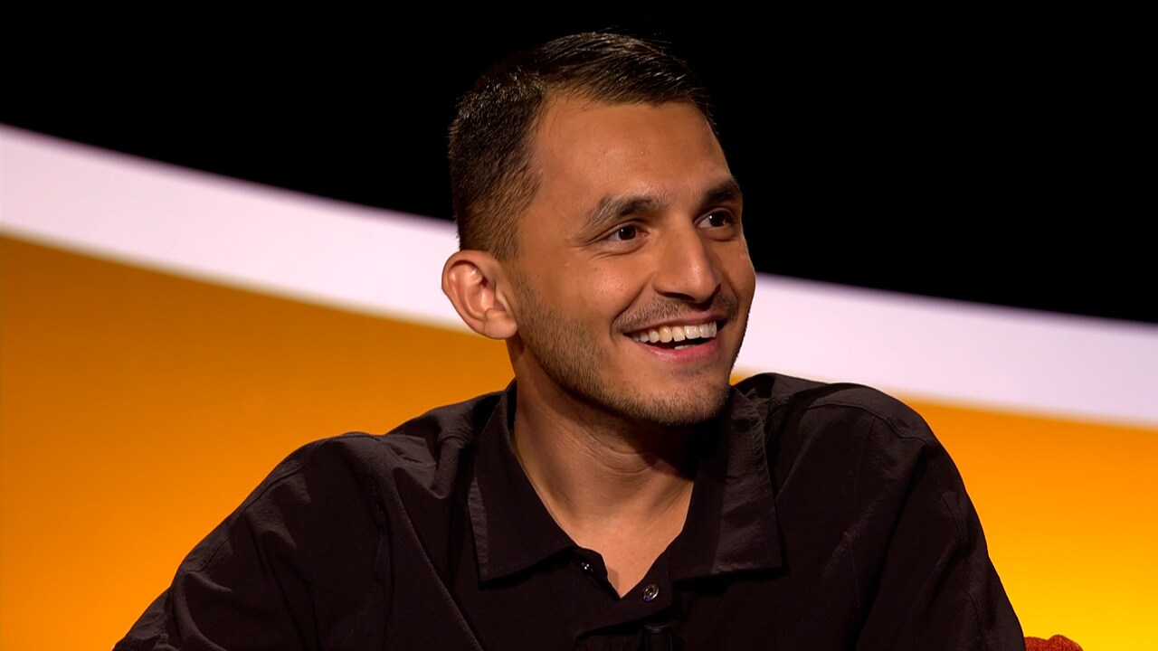 Mohsin Abbas uit ‘De slimste mens’: ‘Mijn Pakistaanse familie kan ermee lachen als ik mijn show ...