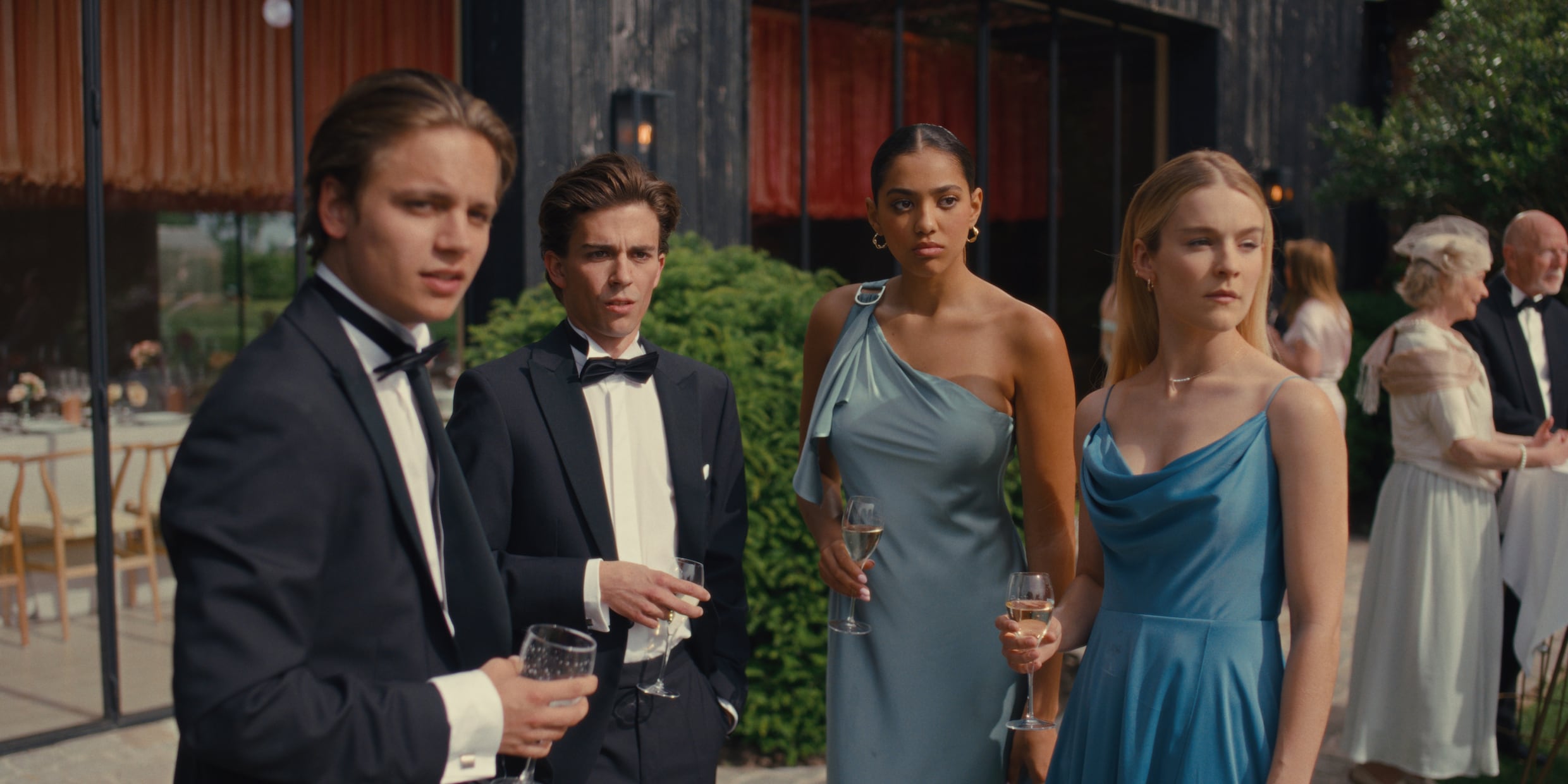 Daar is het tweede seizoen van ‘Knokke Off’: het eerste heeft geen kei verlegd in de streamende ...