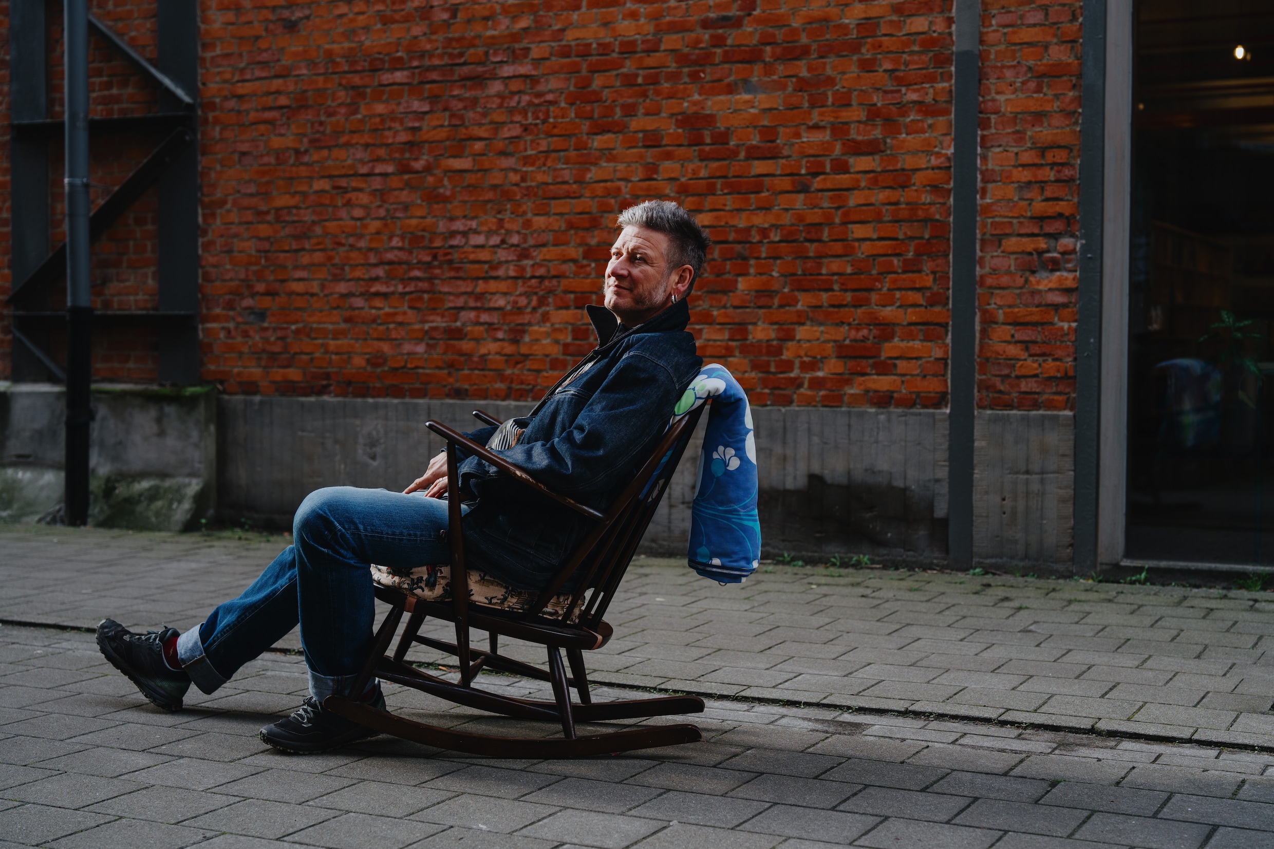 De schaterlach en de melancholie houden elkaar in evenwicht in de nieuwe show van Wouter Deprez ...