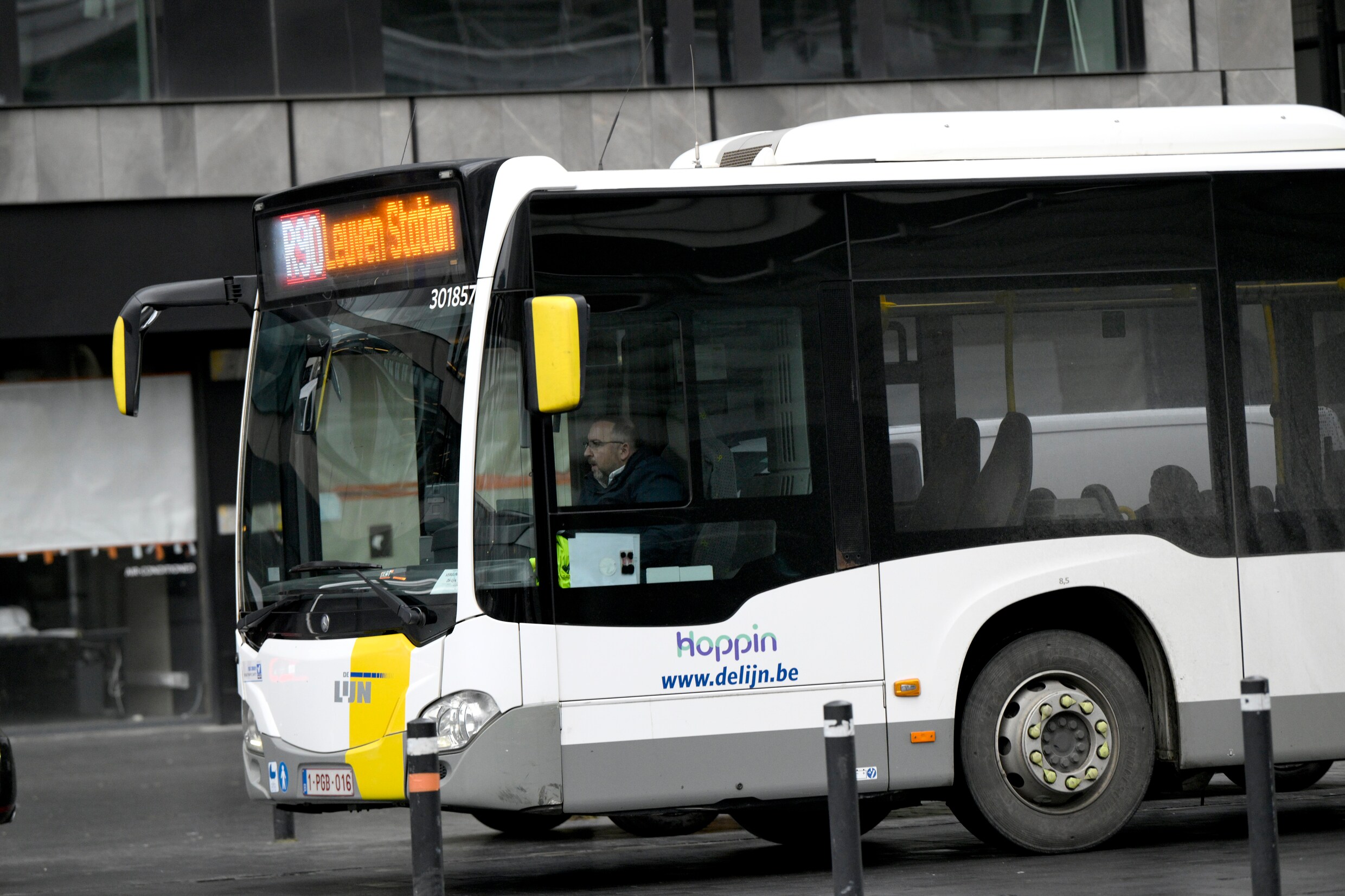 Chauffeurs en technici van De Lijn getuigen: ‘Onlangs reed een collega ...