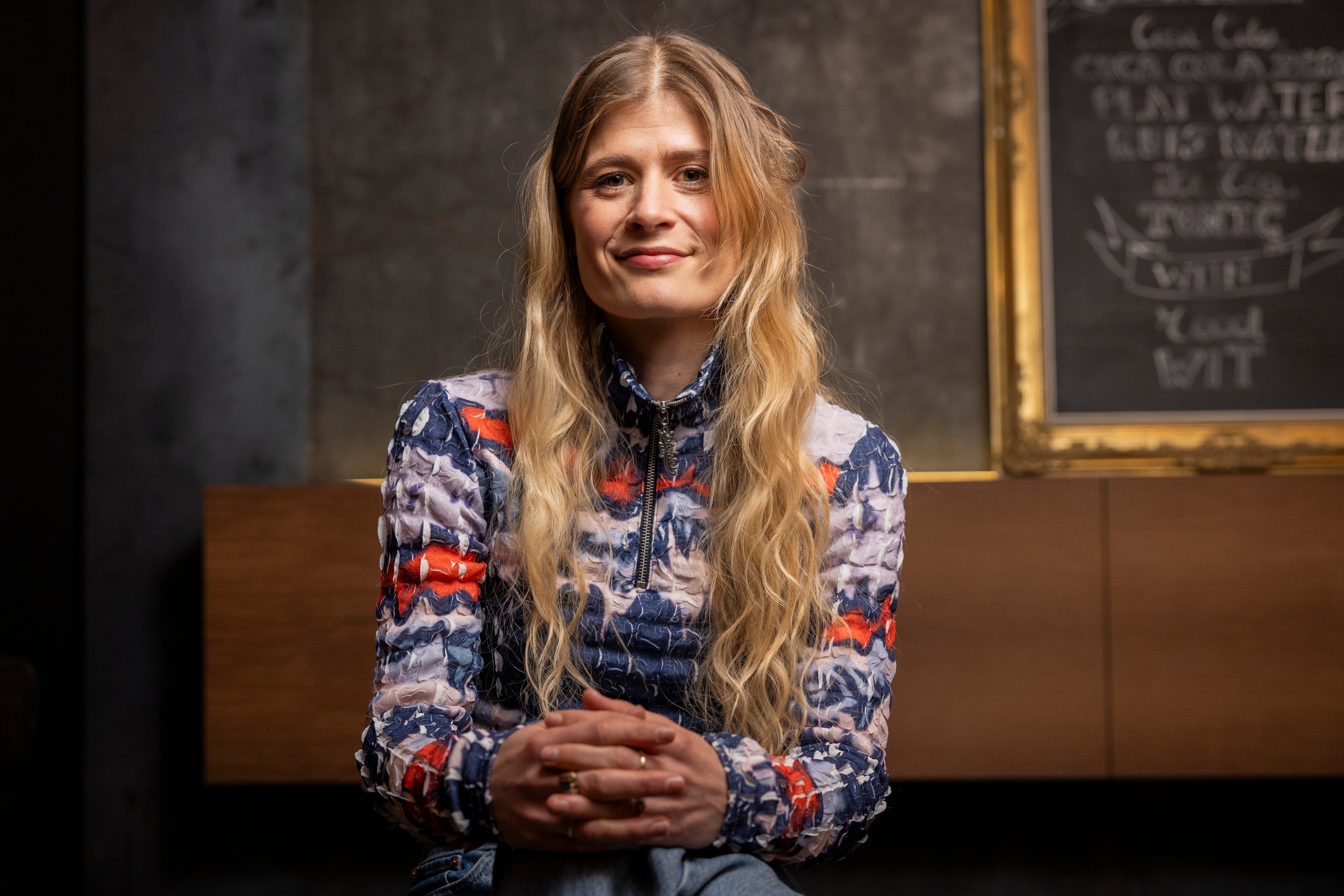 Eva De Roo over ‘Ontrouw’: ‘Zakenreisjes? Altijd gevaarlijk. Je wilt ...