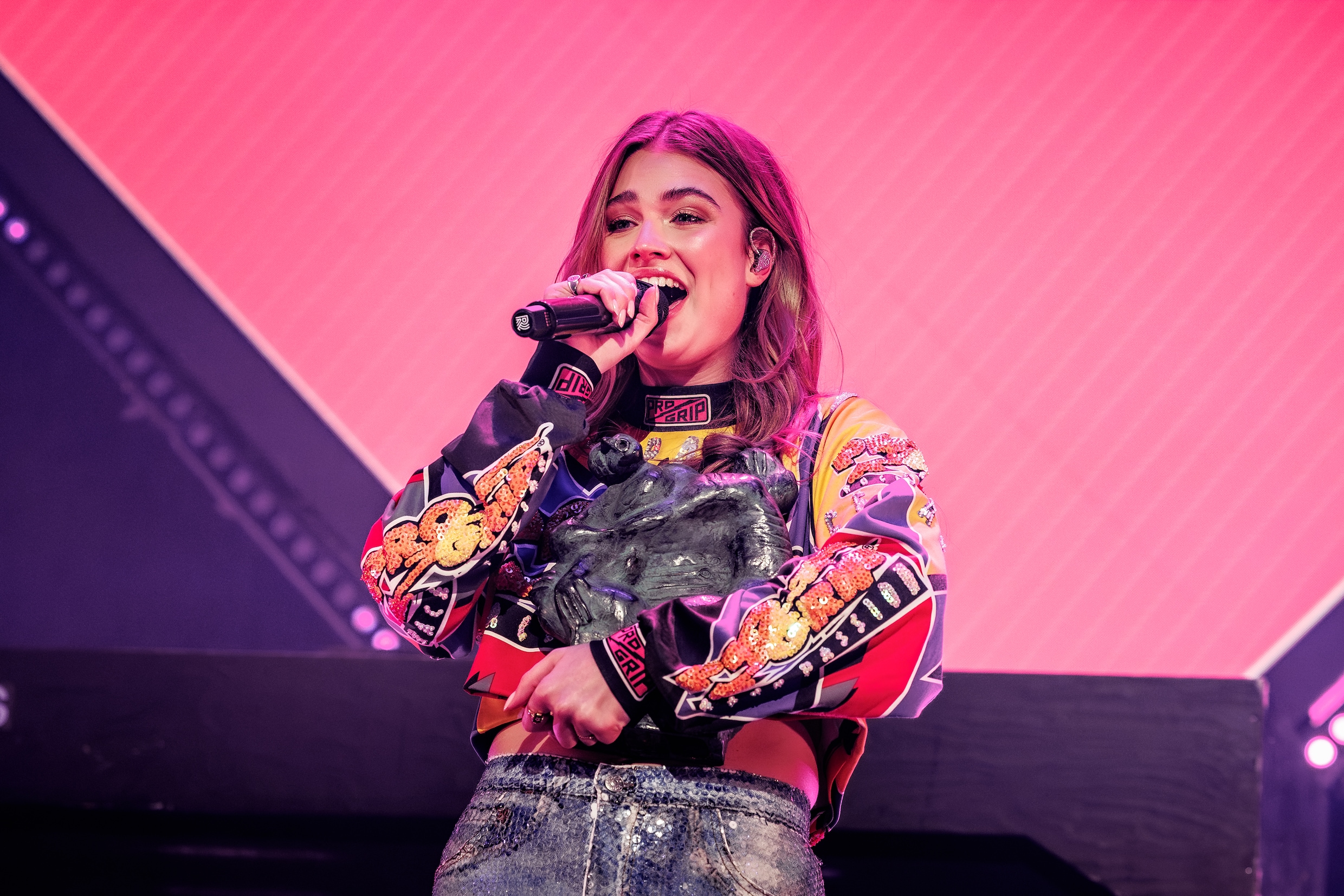 ‘Daar hoor ik niet tussen te staan’: ook Roxy Dekker zelf vindt dat ze ...