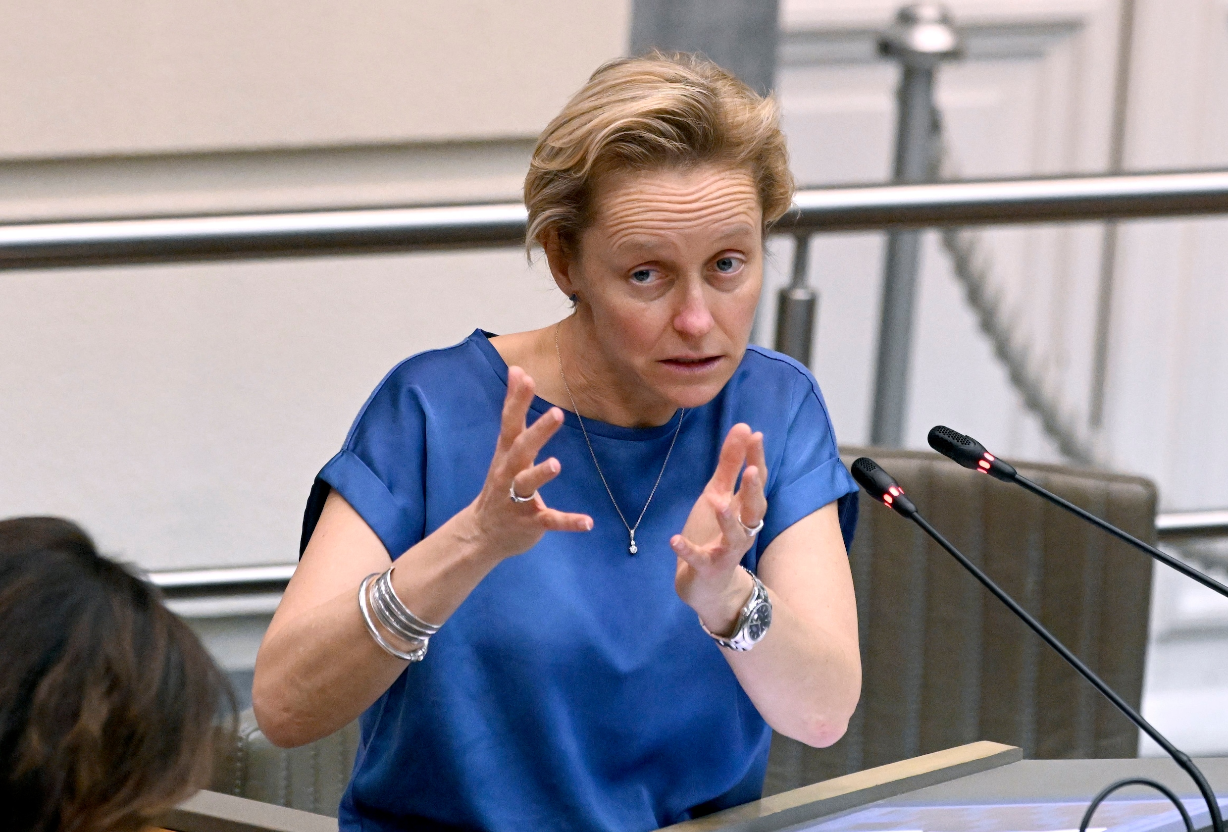 ‘De bus nemen tijdens een winterstorm: geen betere reclame voor de auto ...