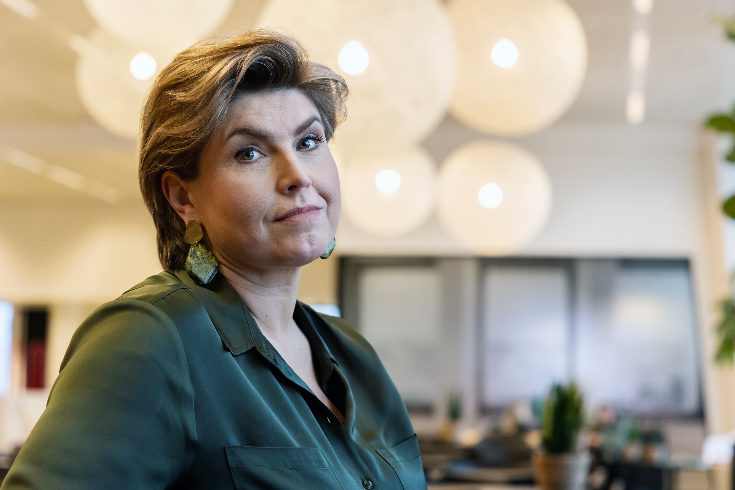 Angela de Jong, de meest gevreesde tv-columniste van Nederland: ‘De ...