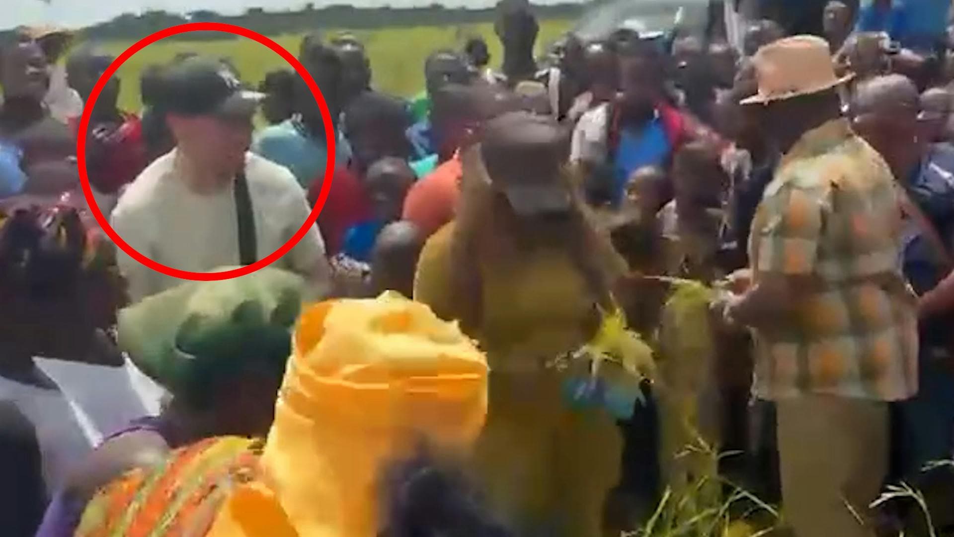 Afrikaanse politicus deelt doorlopend de locatie van drugsbaron Bolle ...