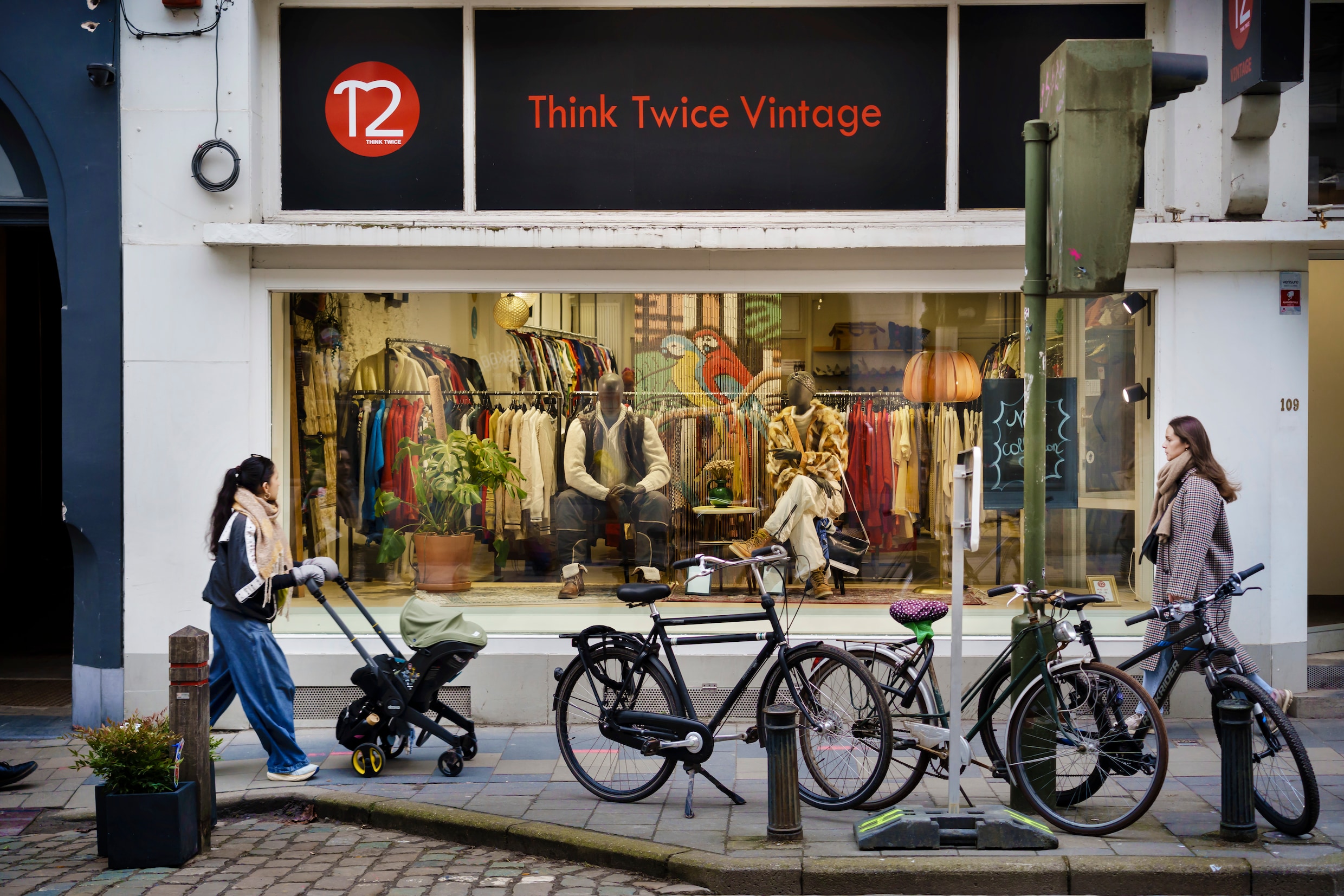 Waarom shoppen bij Think Twice niet zo ethisch is: uw kledij wordt ...