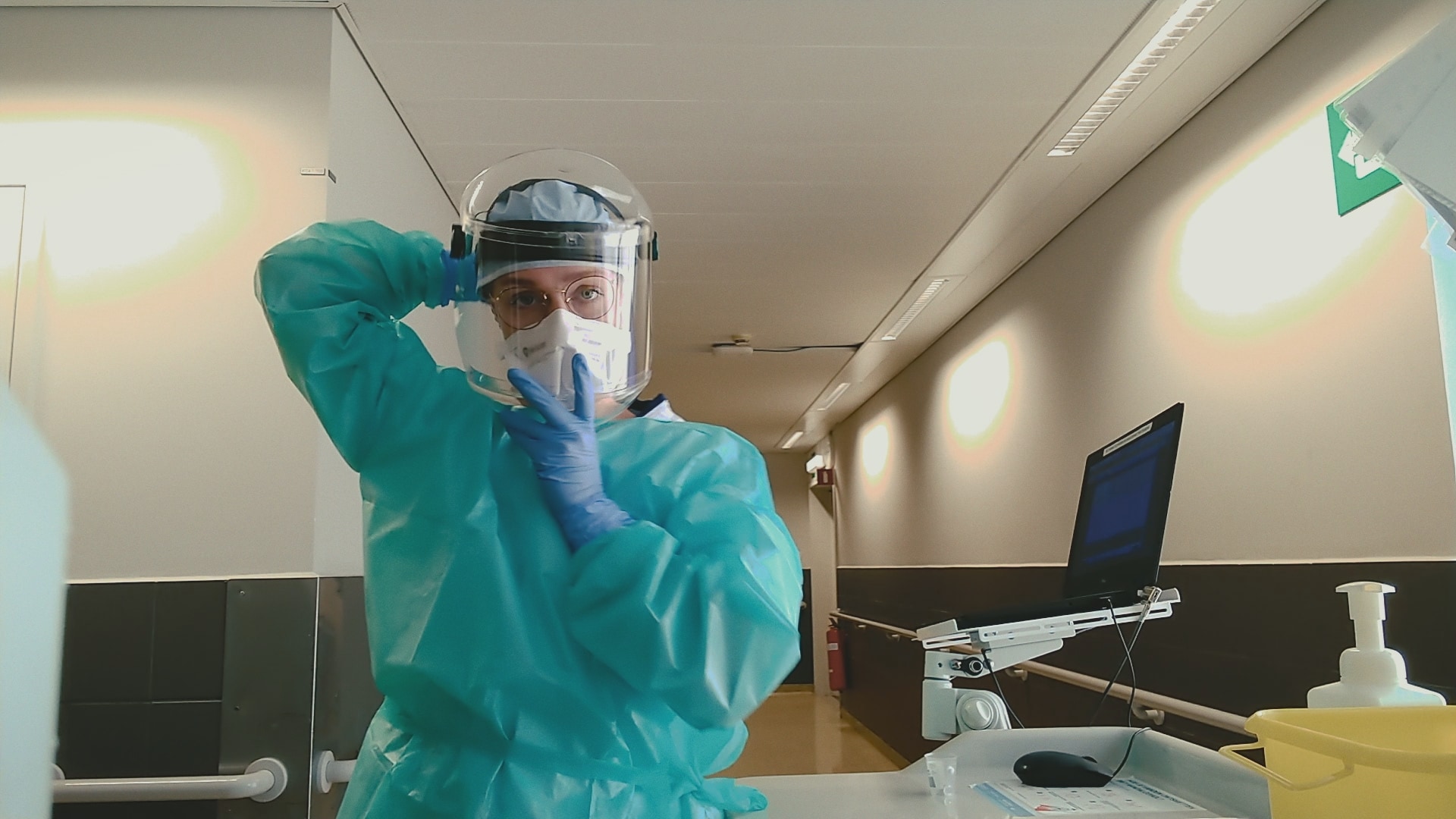 Recensie ‘Lockdown 2020: blijf in uw kot!’ op VRT 1 ★★★☆☆ | Humo: The Wild Site