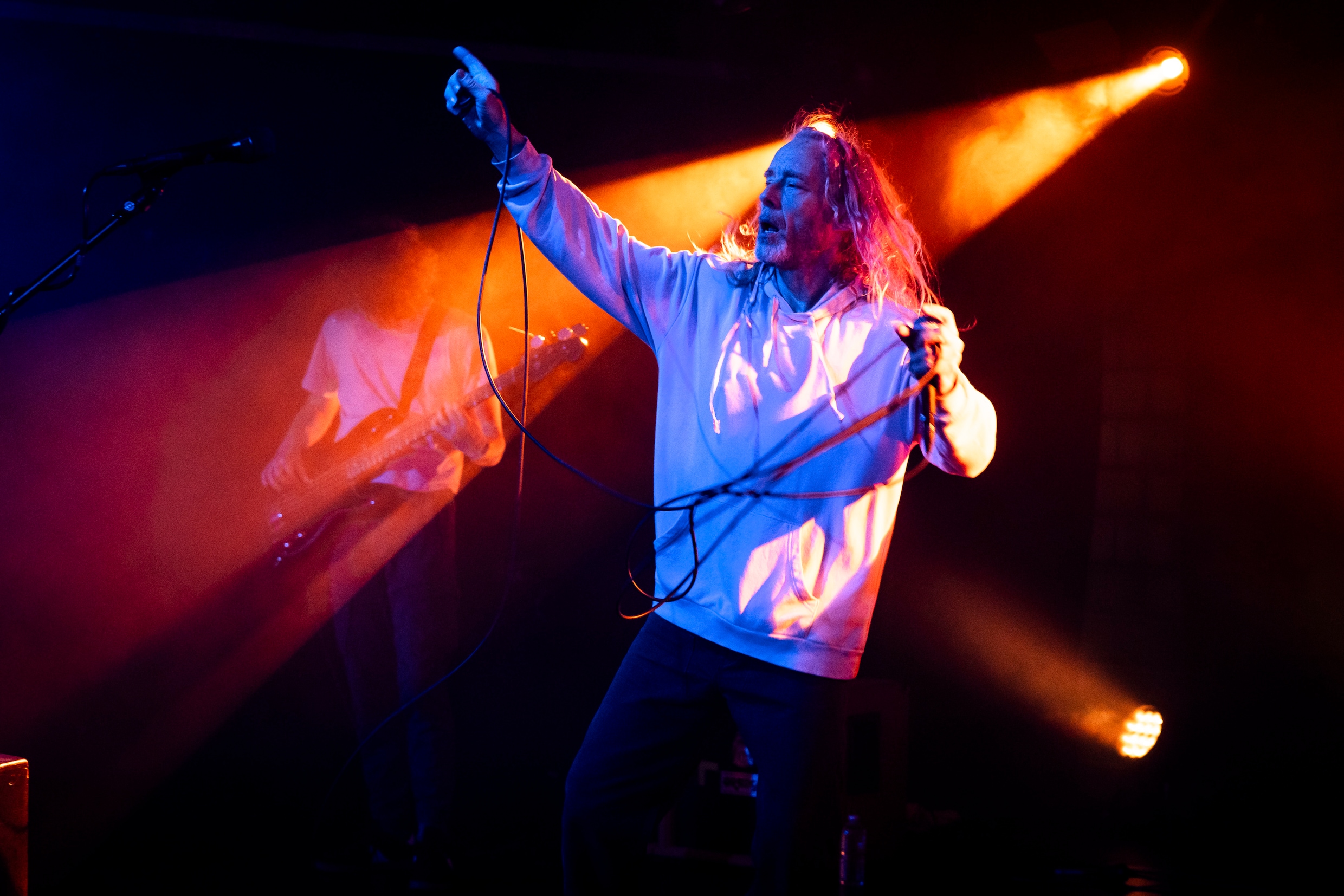 Het eerste Belgische soloconcert van Alan Sparhawk, de helft van Low ...