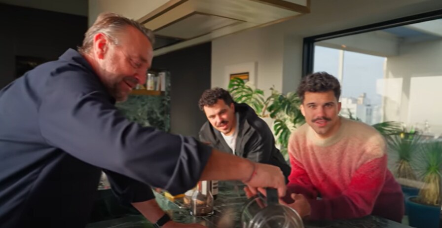 Tom Waes verschijnt in video van Average Rob: ‘All my toenails were in ...