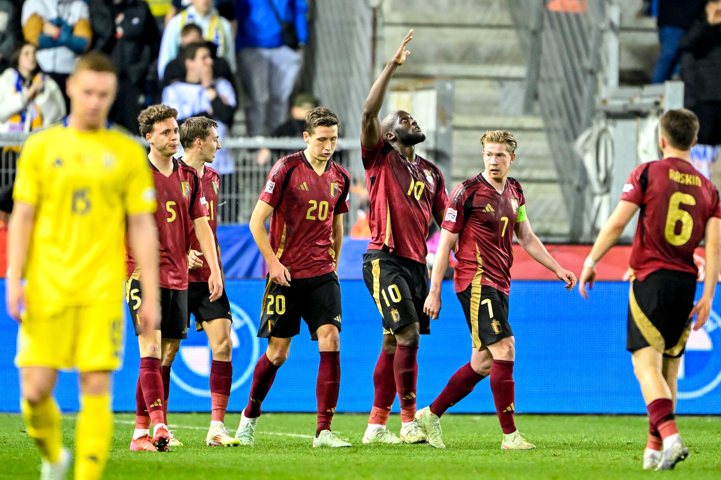 Dankzij Lukaku, De Bruyne en... Vanaken: de Rode Duivels blijven in de ...