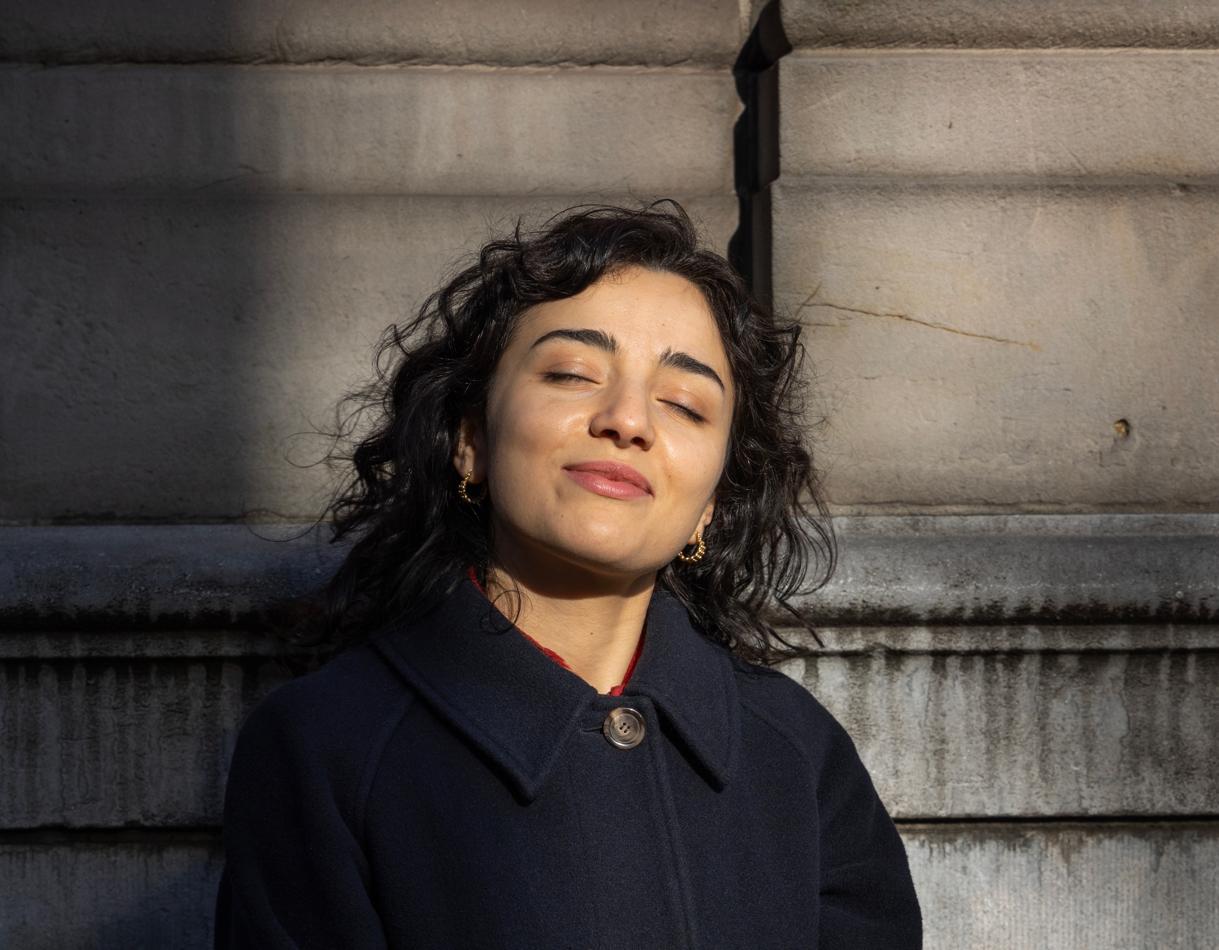 Safae el Khannoussi wint na Boon Literatuurprijs nu ook de Libris met ‘Oroppa’: ‘Mijn boek is ...